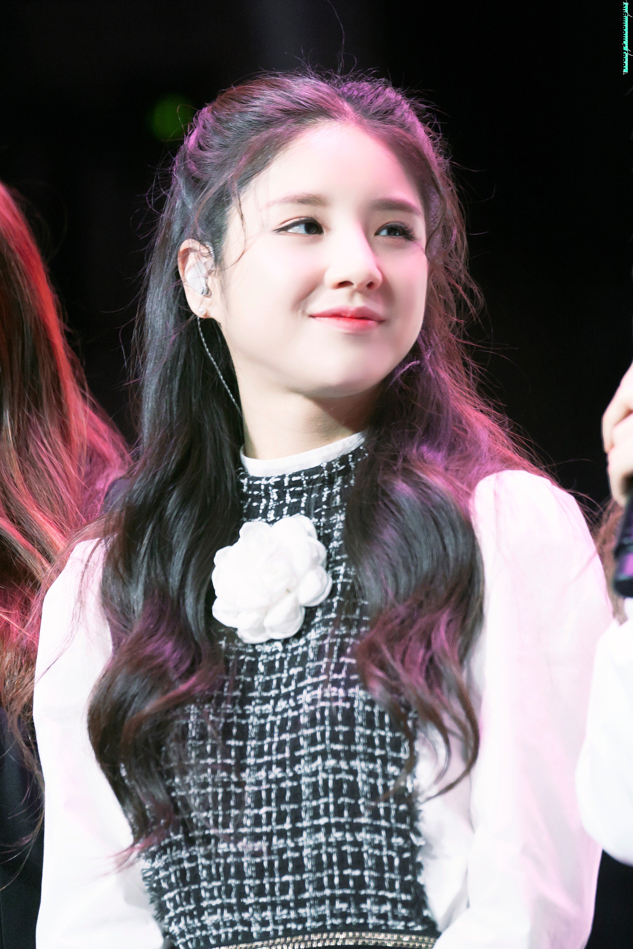 181125 Heejin by Today's Moonlight | Scrolller