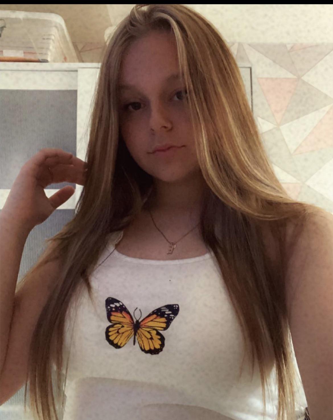 18f am I hot or just ugly ? | Scrolller