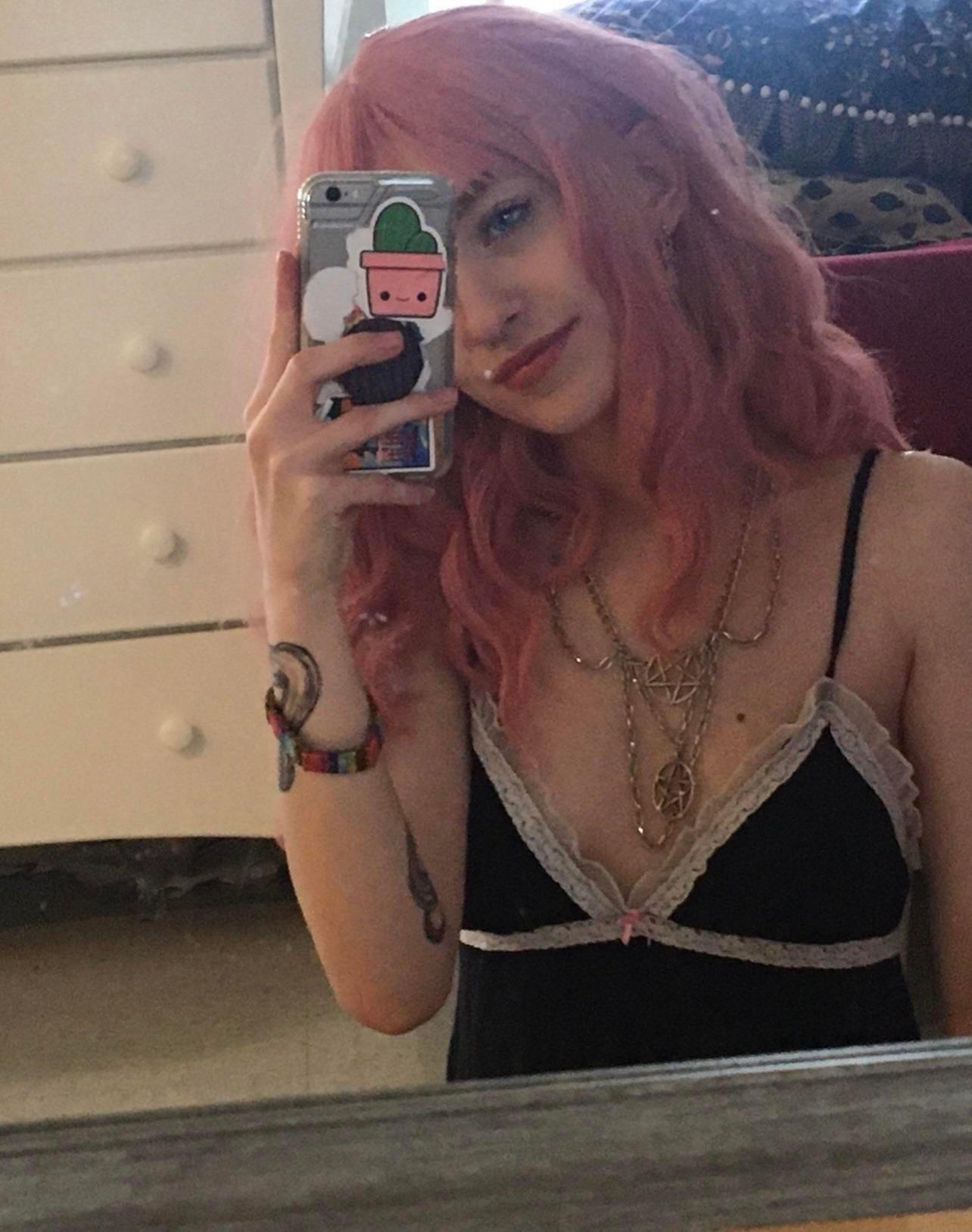 [18F] Thoughts on the wig and overall looks? | Scrolller