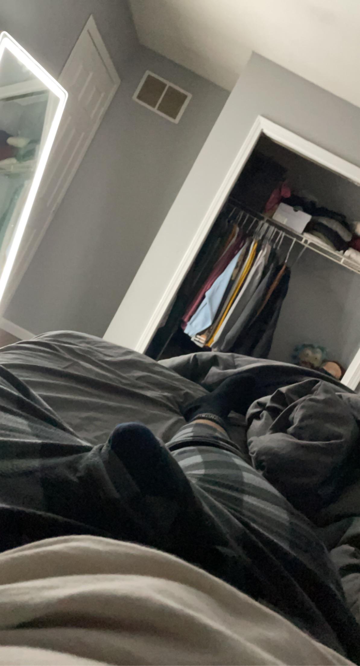 19 hmu ;) | Scrolller