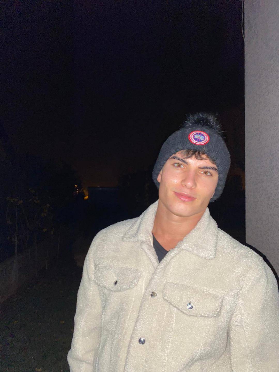 👨‍🦯 [19] M | Scrolller