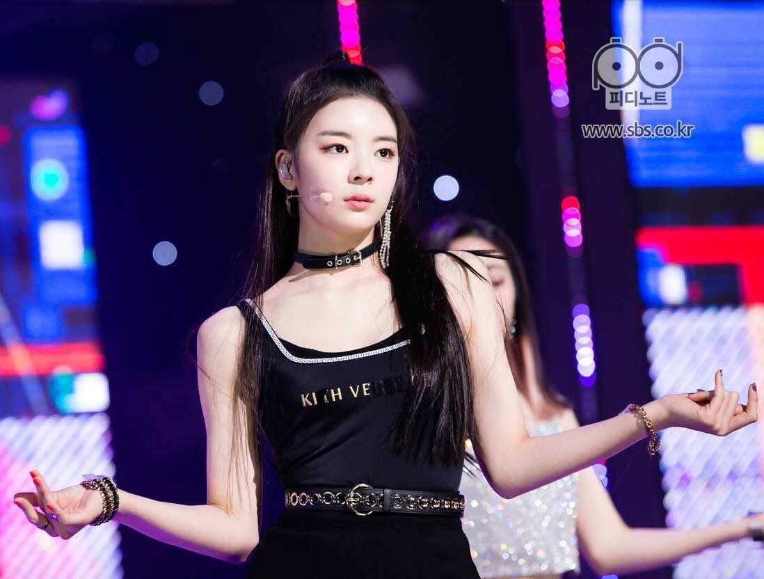 190303 Lia | Scrolller