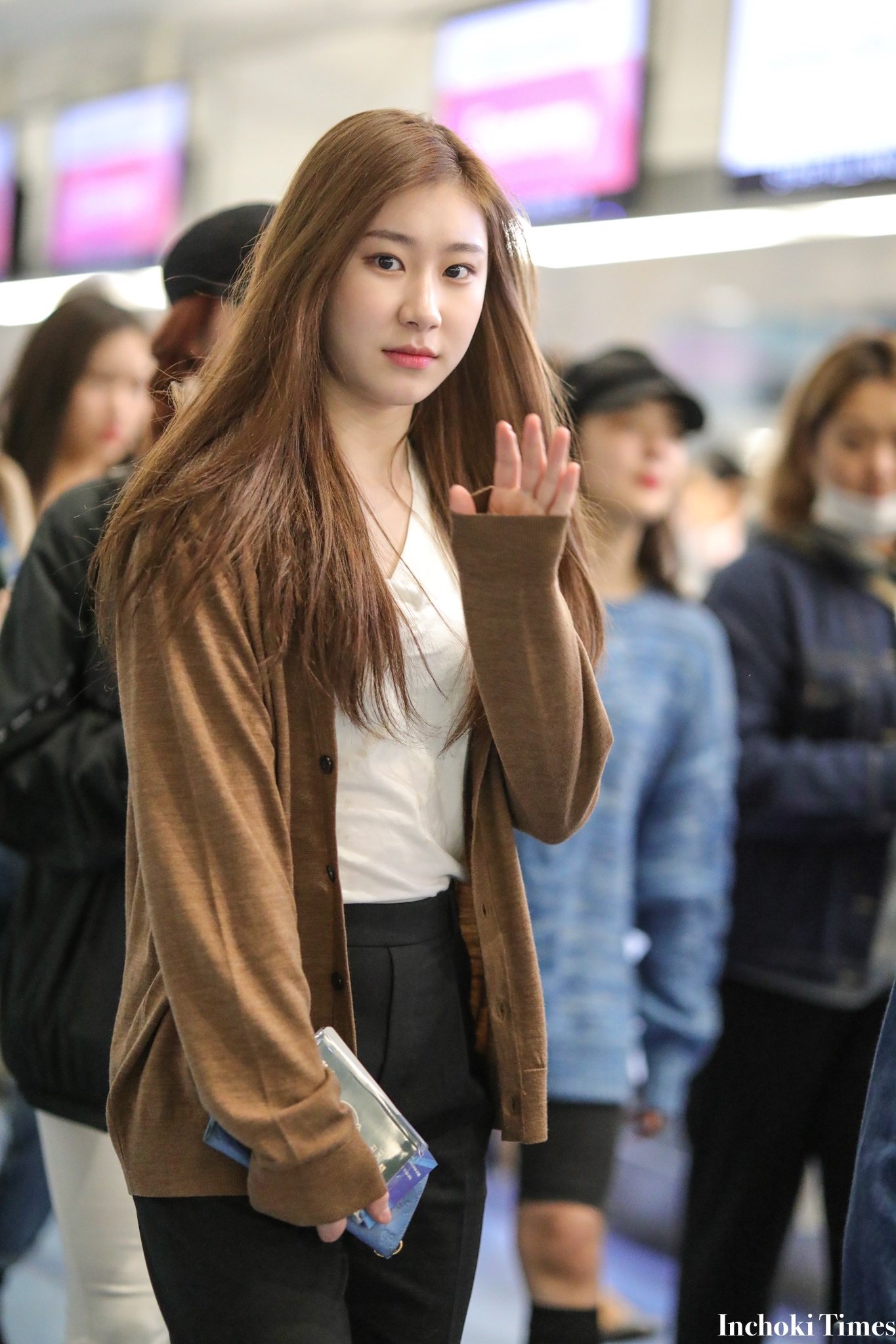 190331 Chaeryeong throwback | Scrolller