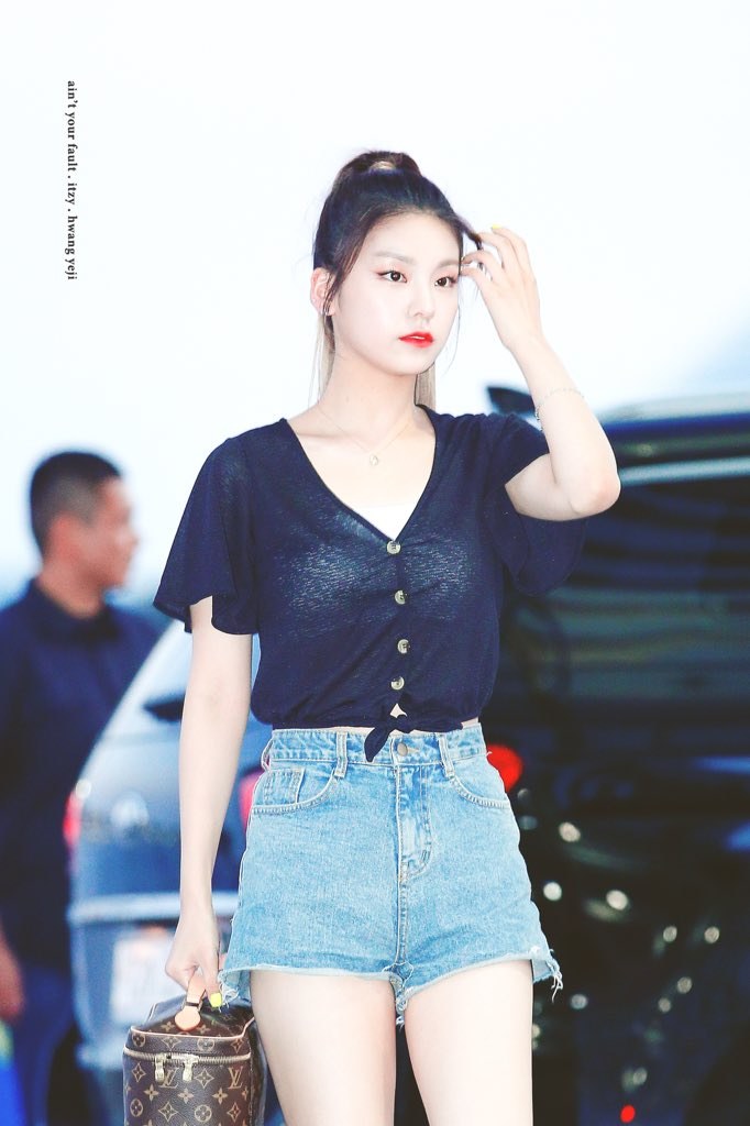 190817 Yeji | Scrolller
