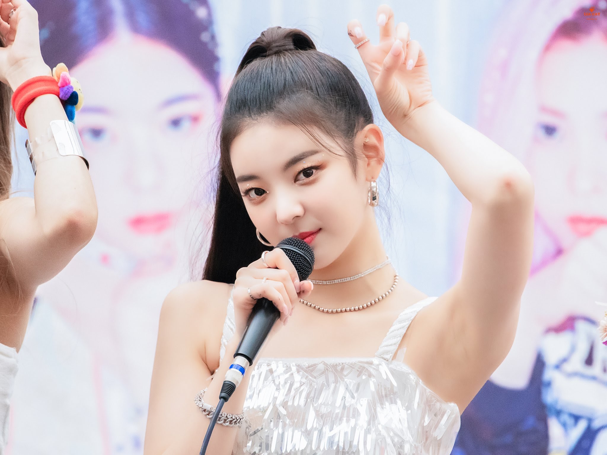 190825 Lia | Scrolller