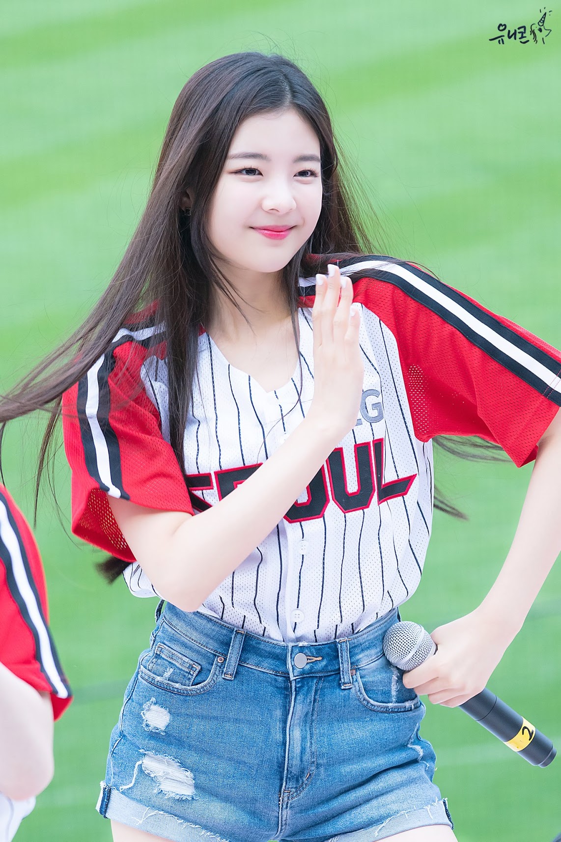 190908 Lia | Scrolller