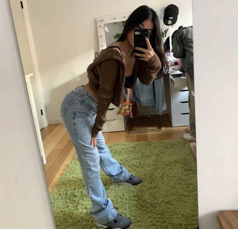 [19F] Feeling Lucky | Scrolller