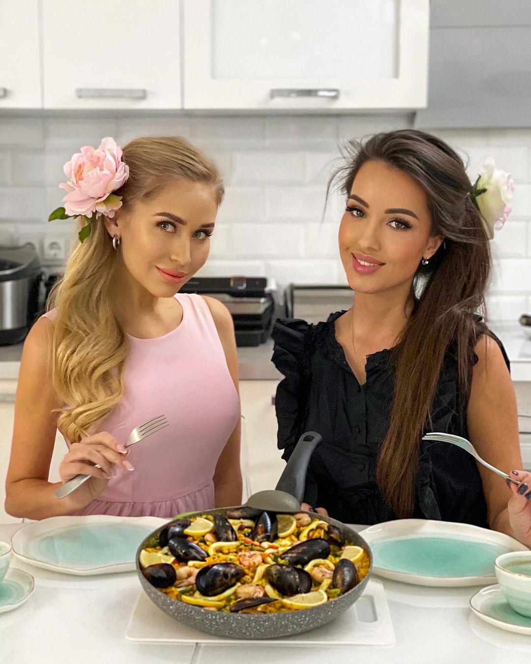 2 Chef's | Scrolller