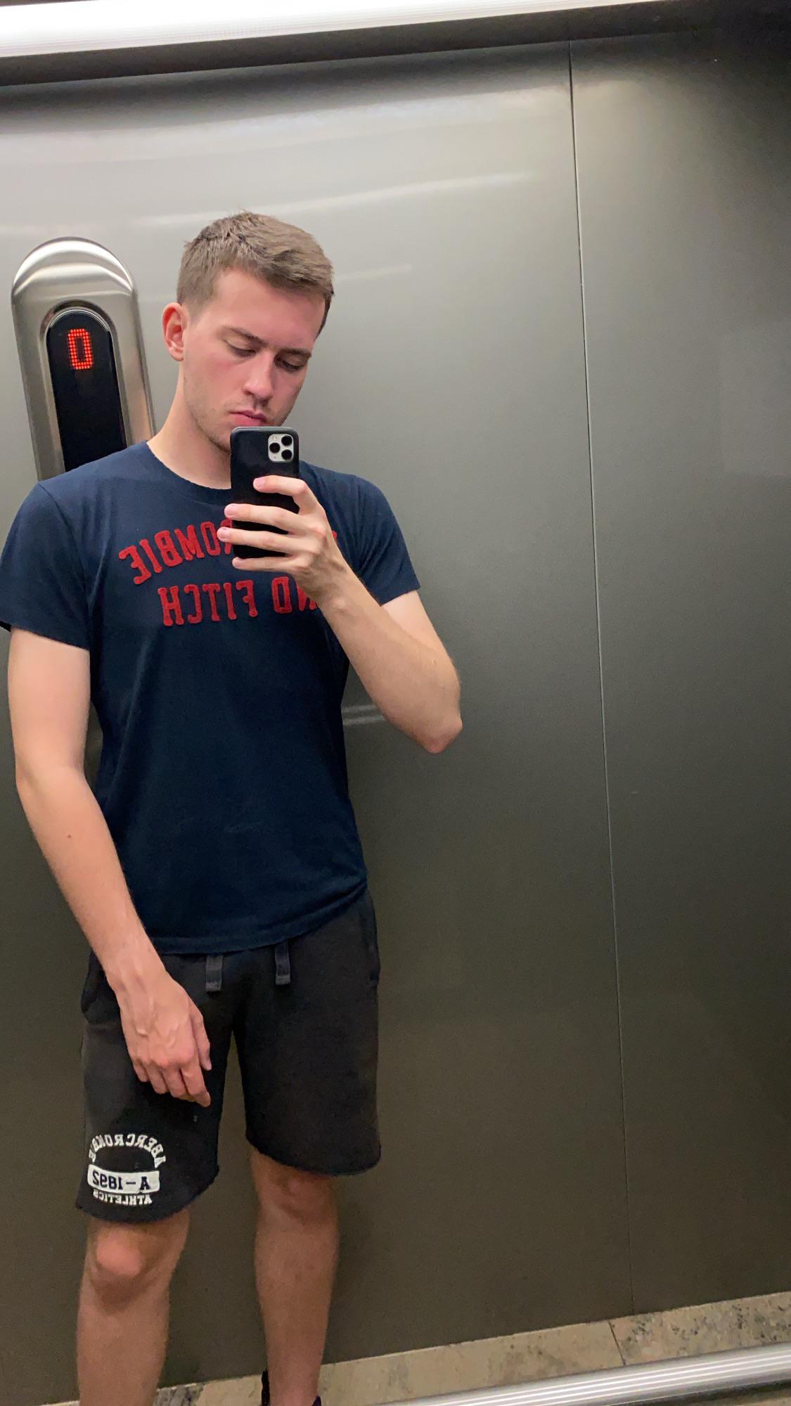 20 fit looking for muscular, add : Alex.avp | Scrolller