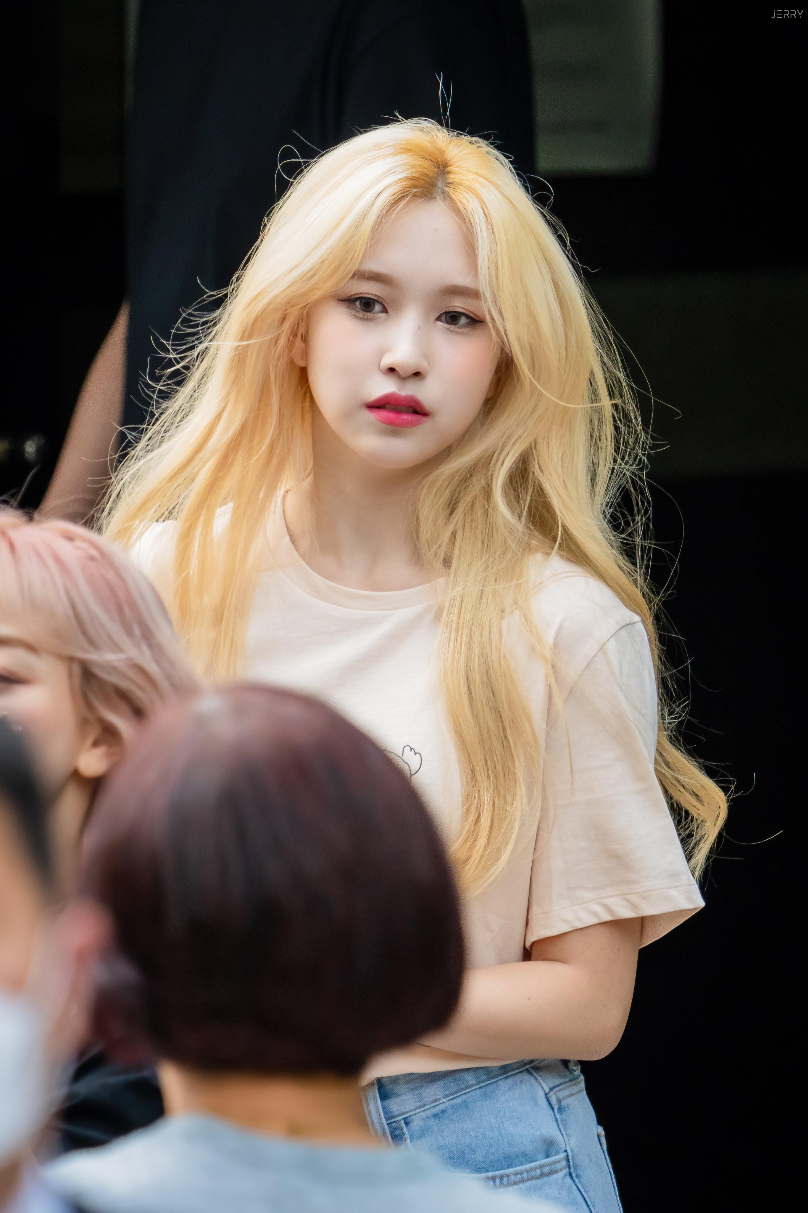 200605 Mina | Scrolller