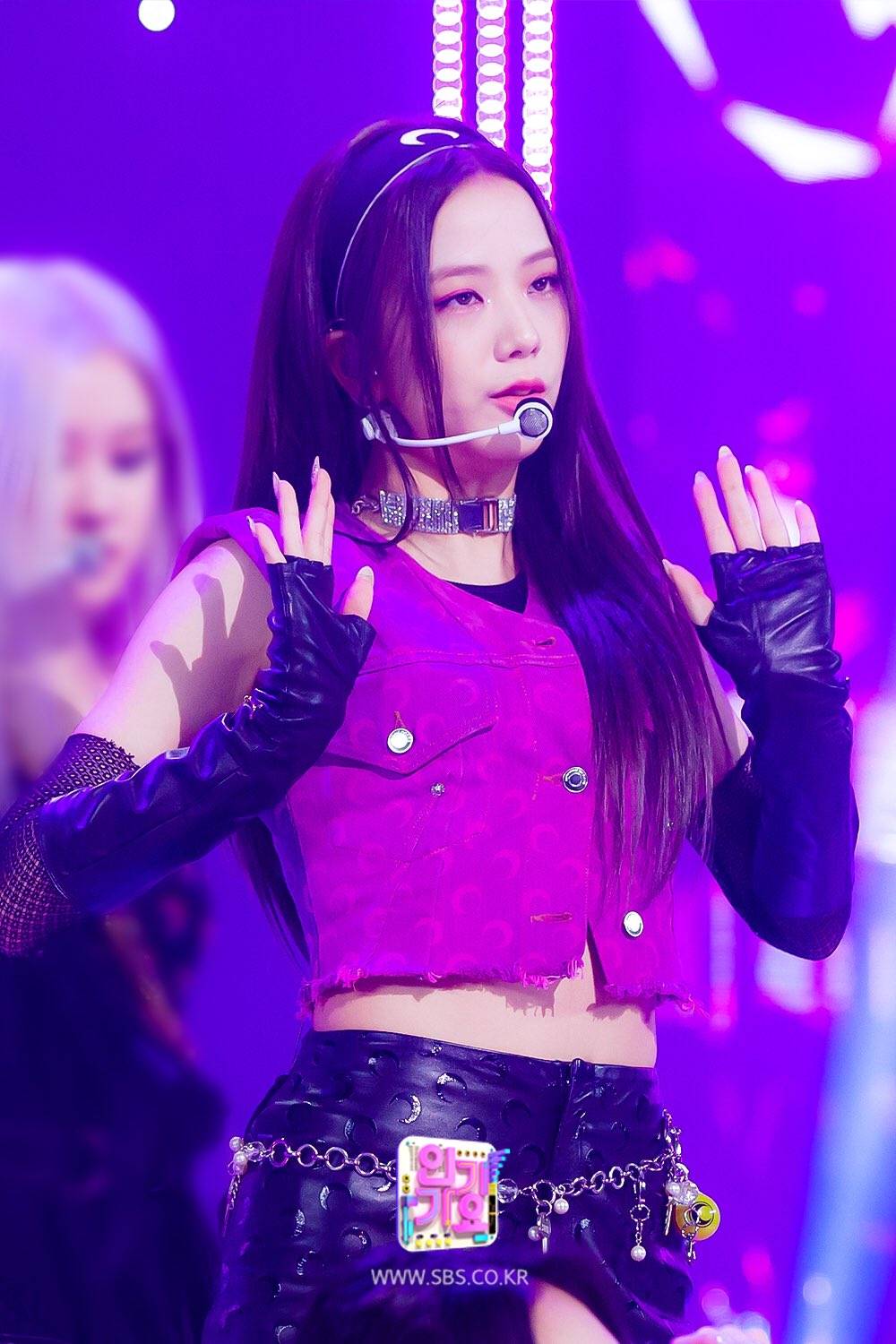 200712 Jisoo | Scrolller