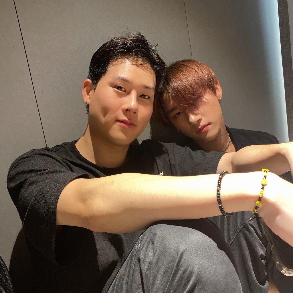 200805 Hyungwon on Fancafe: Good night, everyone~ | Scrolller