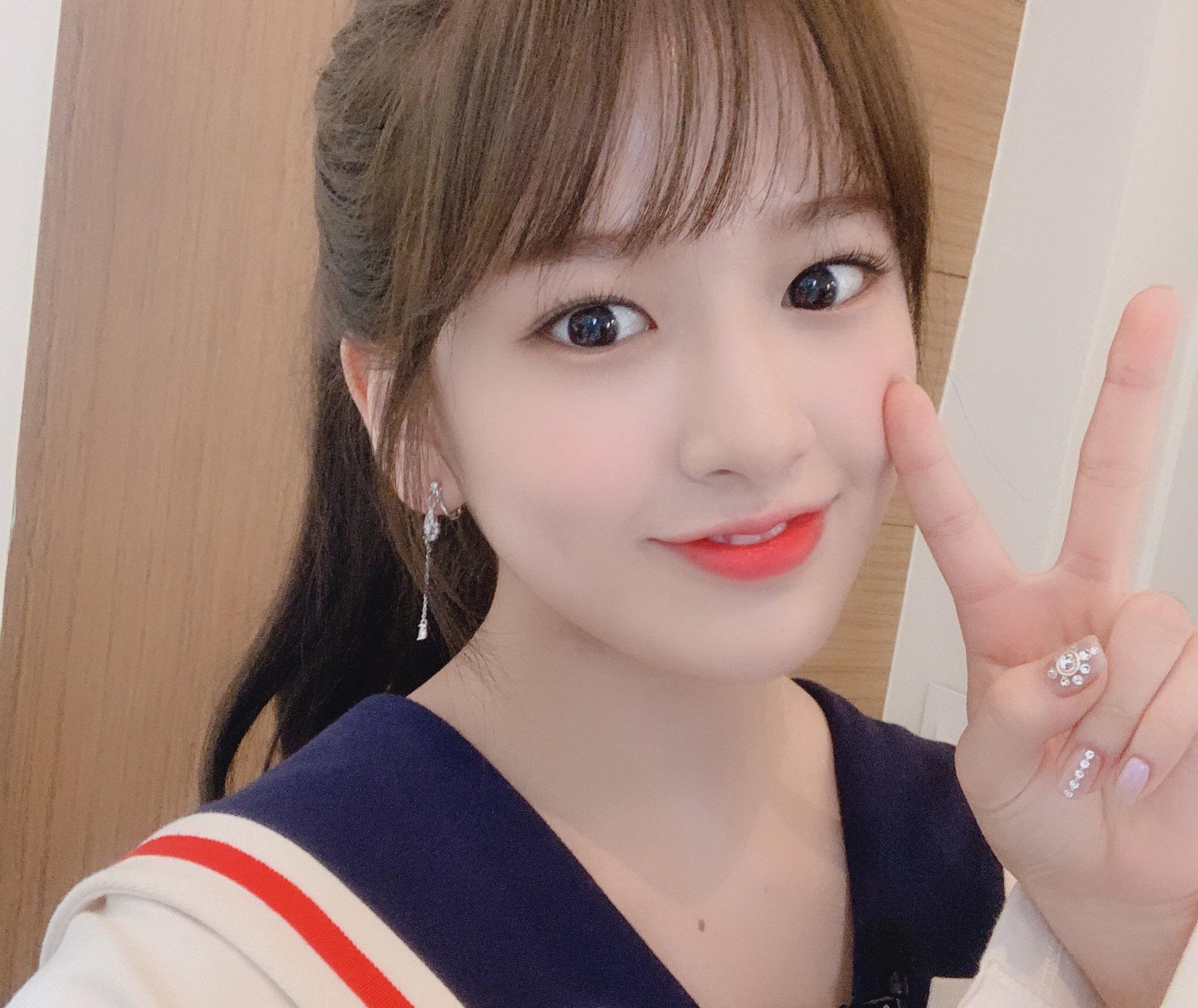 20190329 IZ*ONE Twitter Update - Yujin | Scrolller