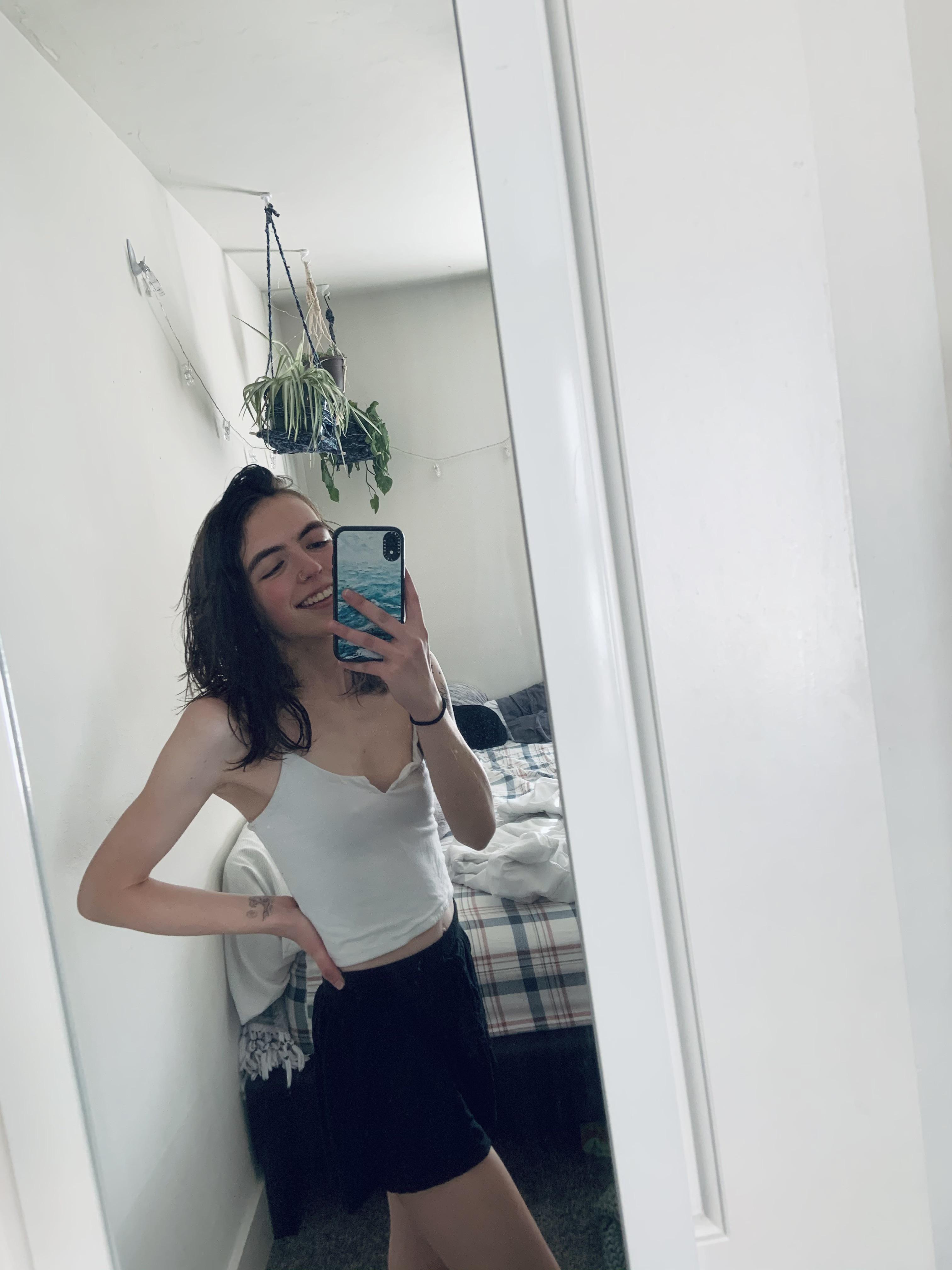 🍃😊• 20f | Scrolller