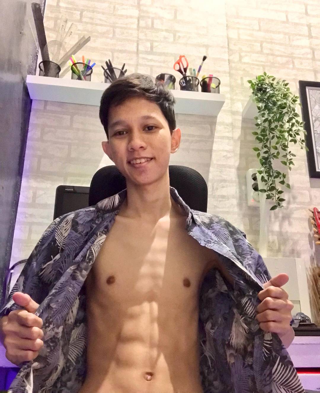 20yo college boy trying out summer outfit! | Scrolller