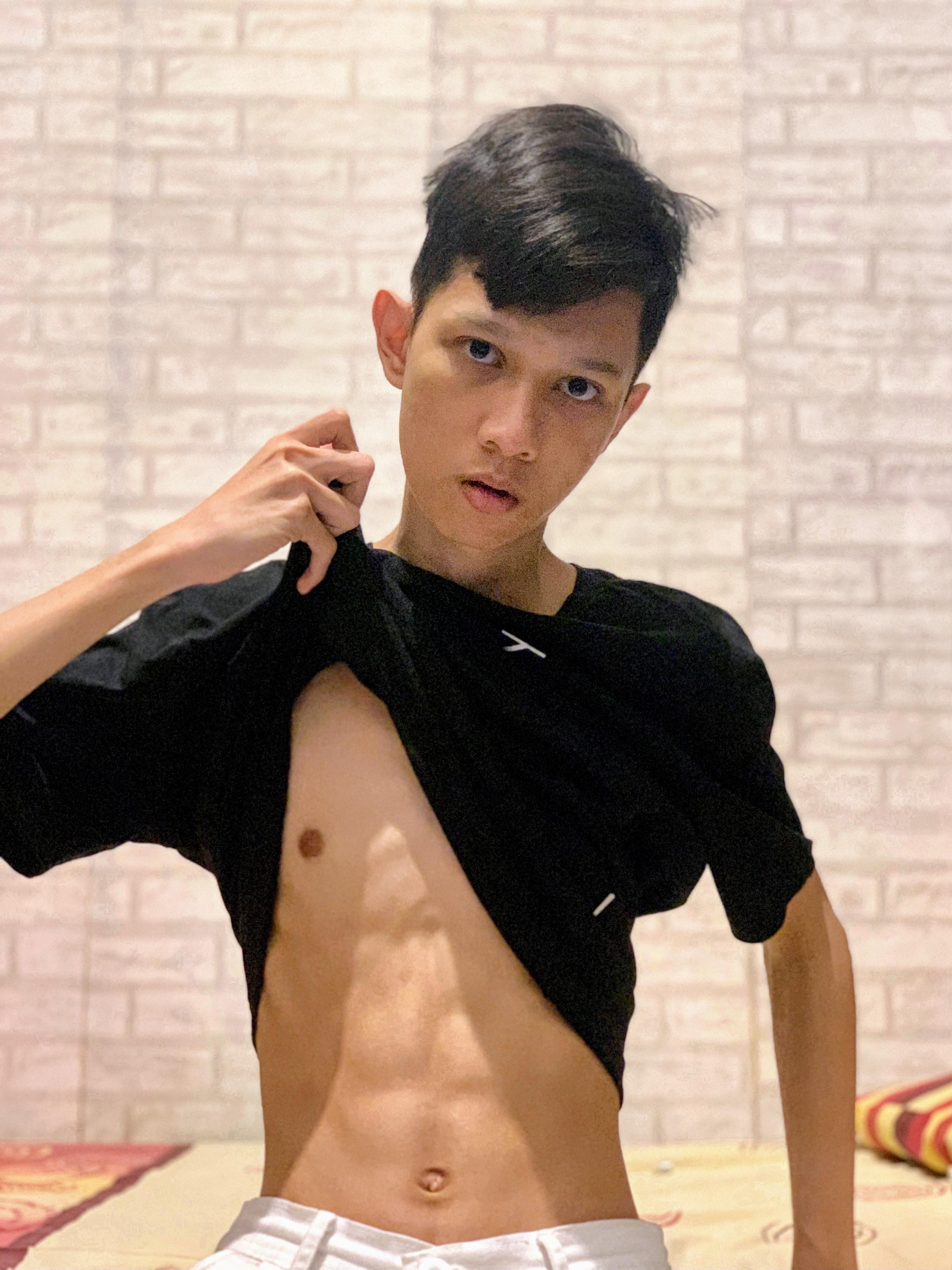 20yo. Imma Twinkie with lil abs | Scrolller