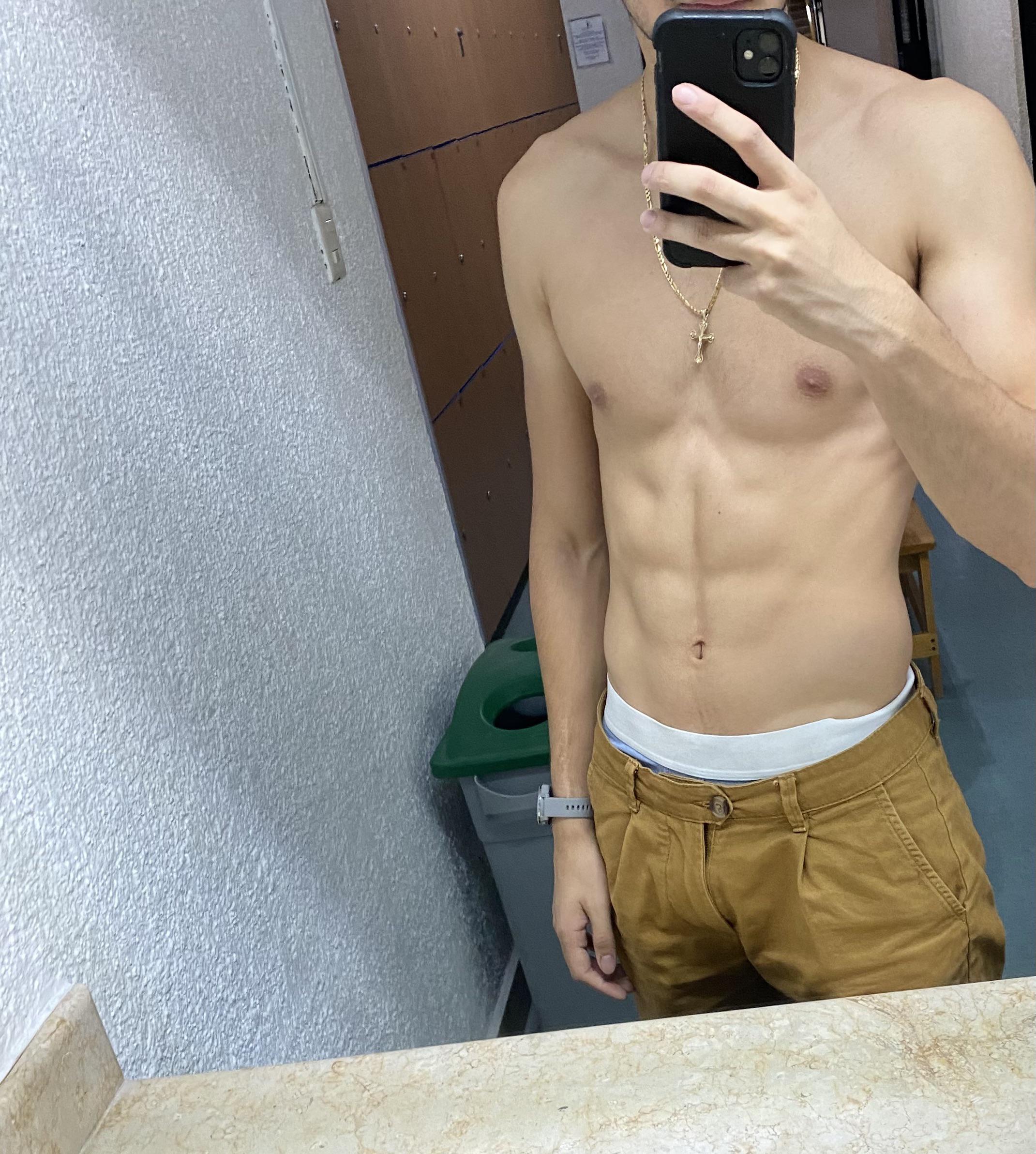 21 fit college boy into fit/muscular guys @dap_192 | Scrolller