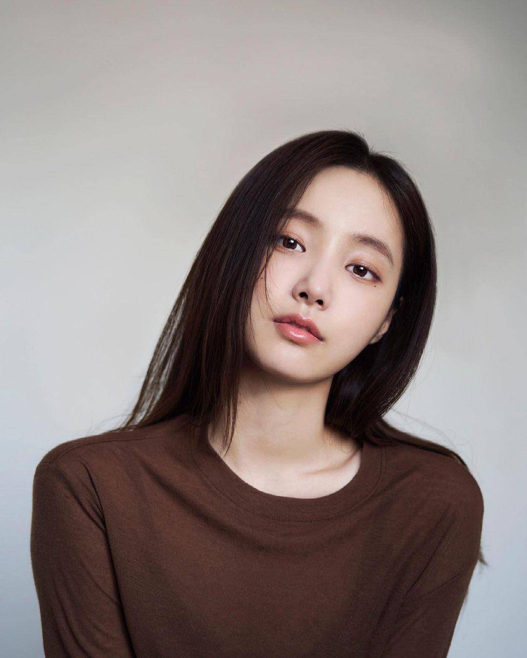 210405 Yeonwoo Instagram Update | Scrolller