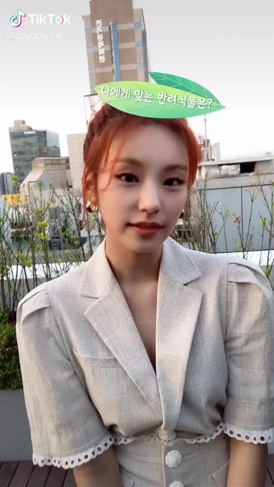 Yeji - red hair, cream white jacket | Scrolller