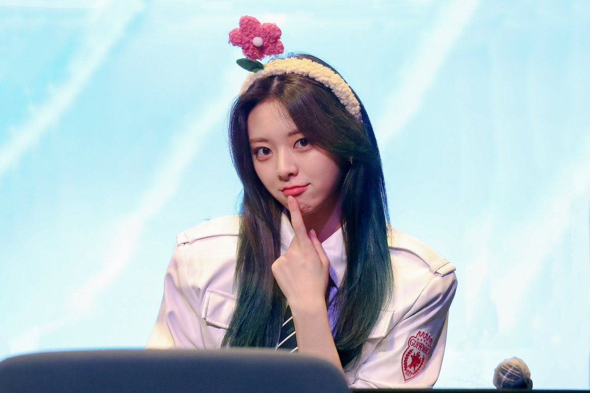 210530 Yuna | Scrolller