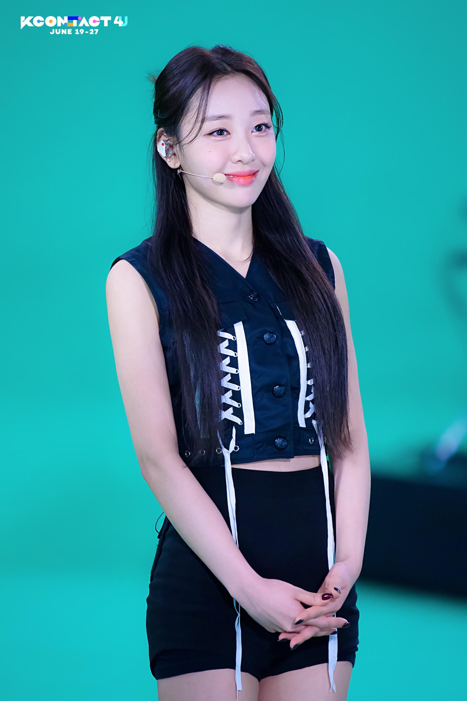 210622 Yves - KCON:TACT 4 U VDIUM | Scrolller