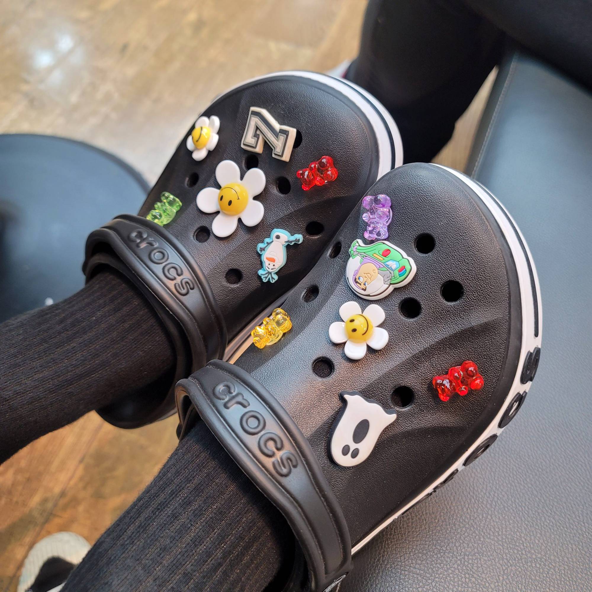 210625 Mia Weverse Moment - Mia’s Crocs | Scrolller