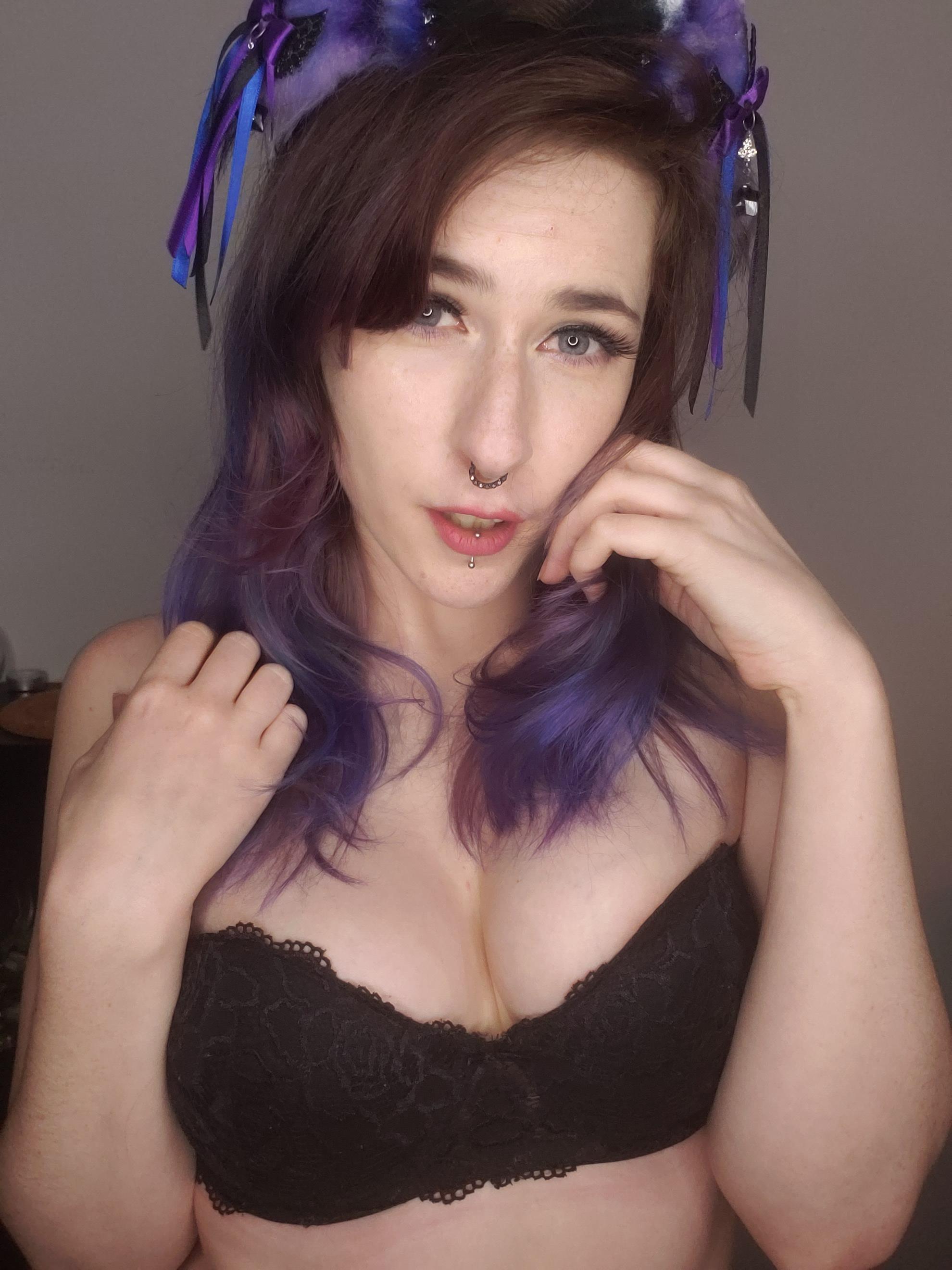 23 Sassy Fox Girl 💕 Over 400 Photos 💕 I Always Make Time To Chat With My Subscribers 💕 I Offer