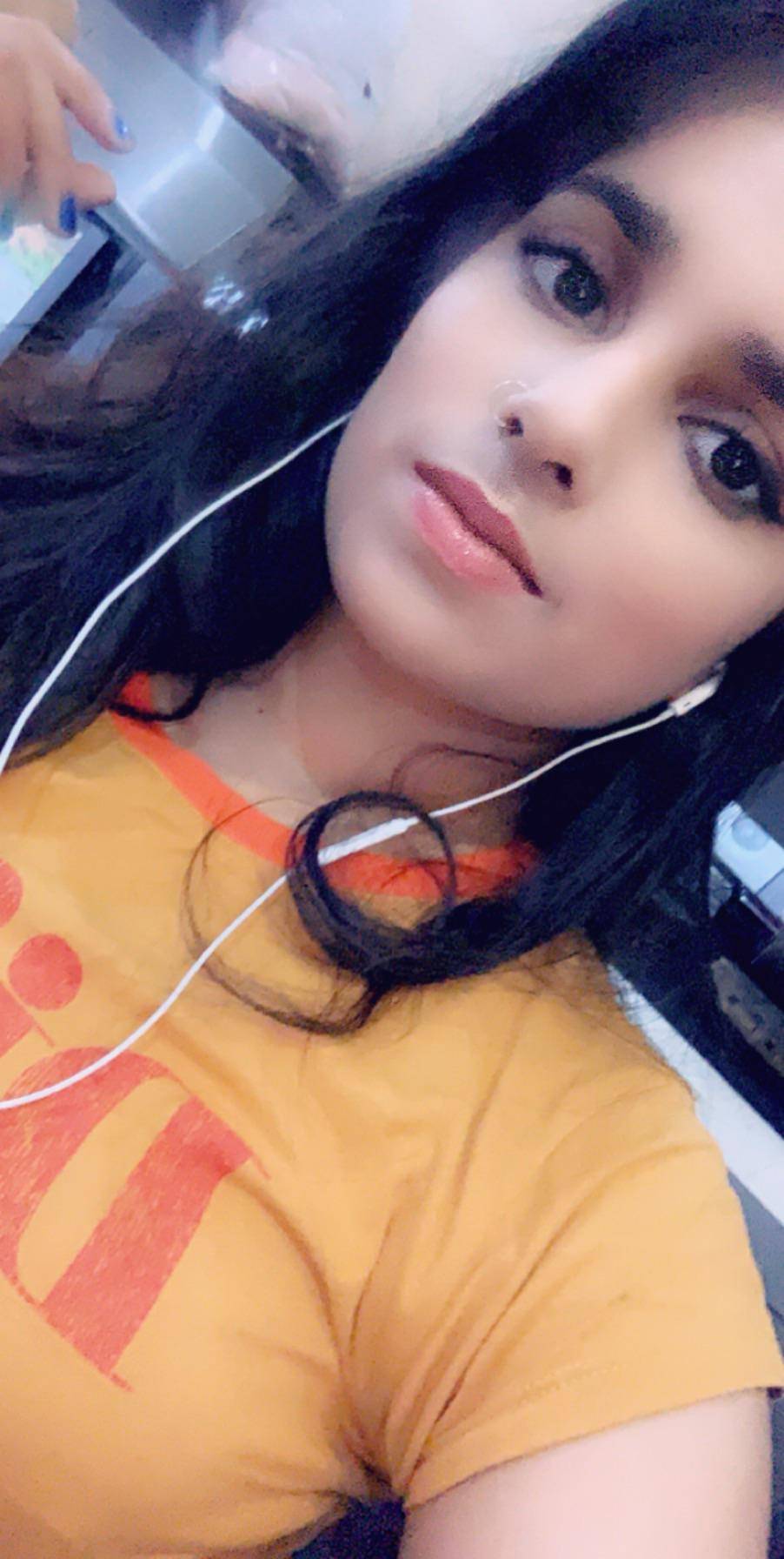 [23F] Lazy Friday | Scrolller