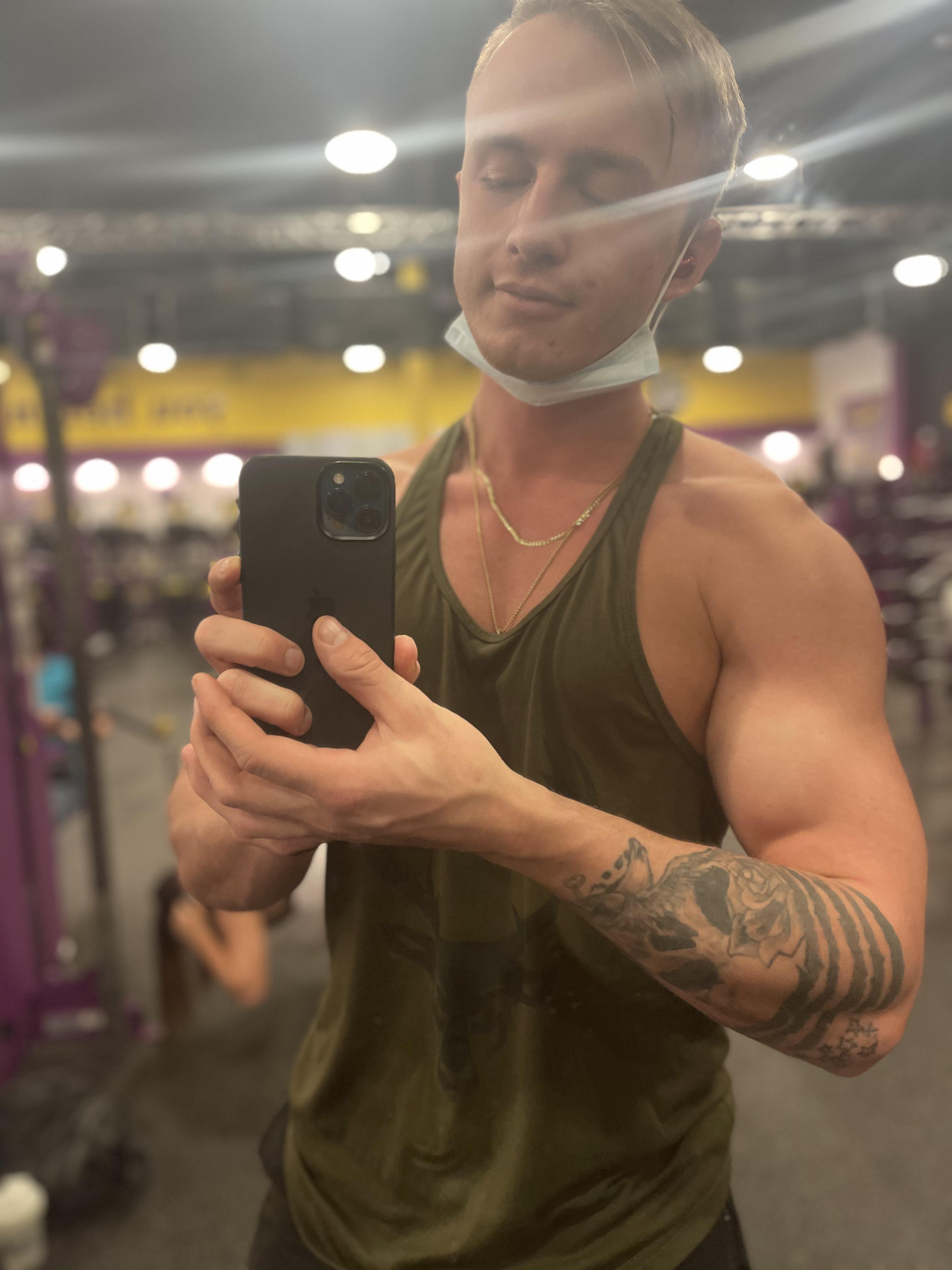 23m am I hot or do I need to work harder? | Scrolller