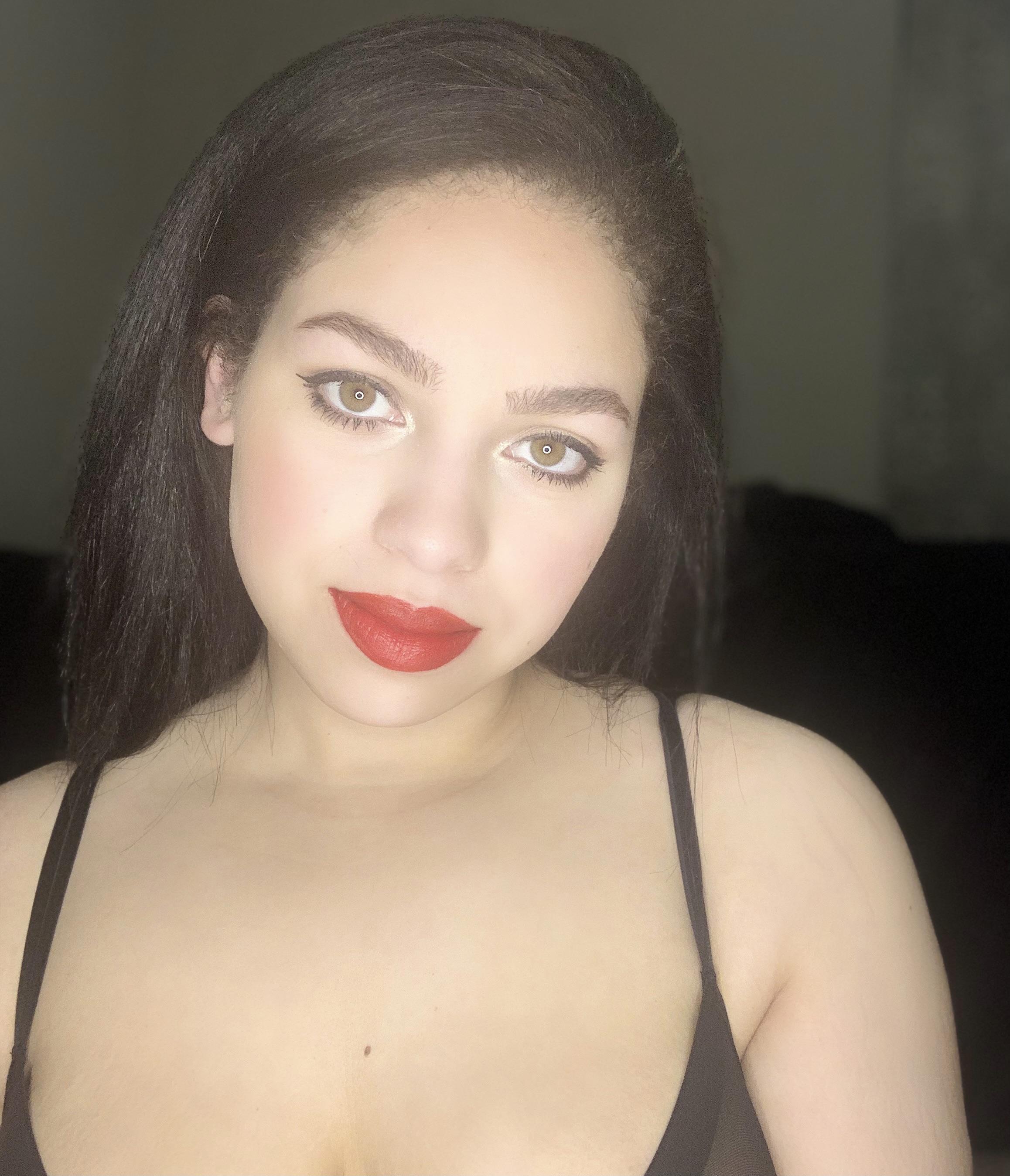 24 year old mom with hazel eyes 🤎💚 | Scrolller