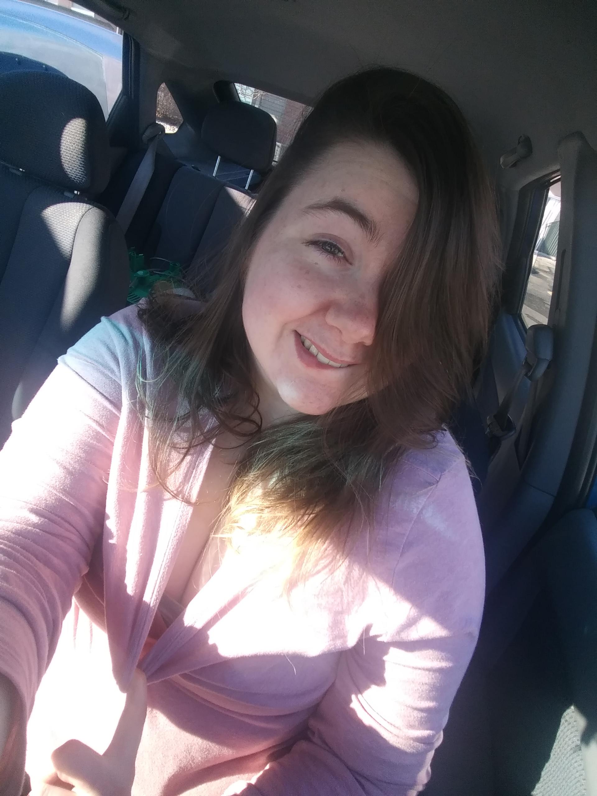 (24f) cleavage | Scrolller