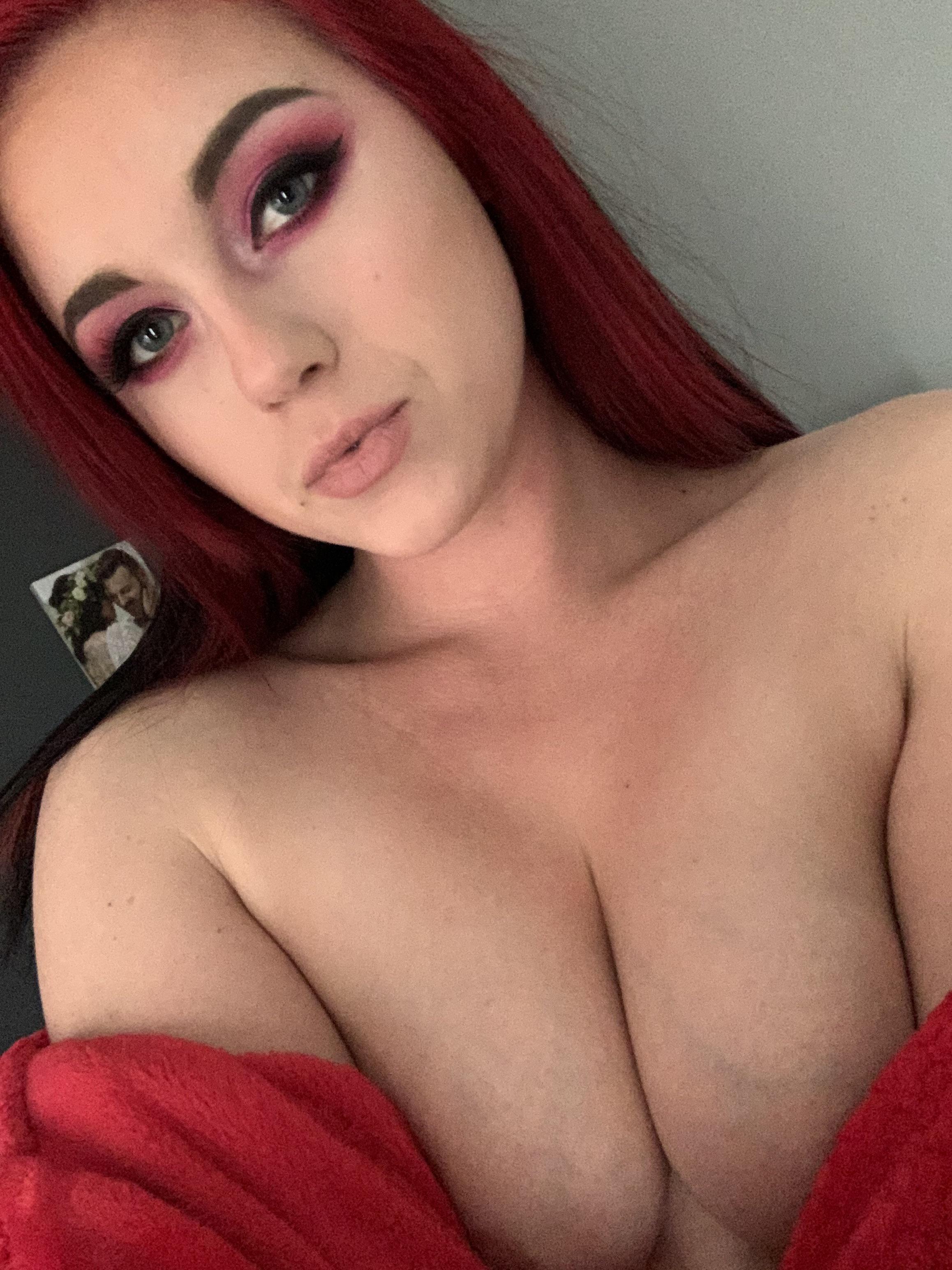 (24F) red everything 😍 | Scrolller