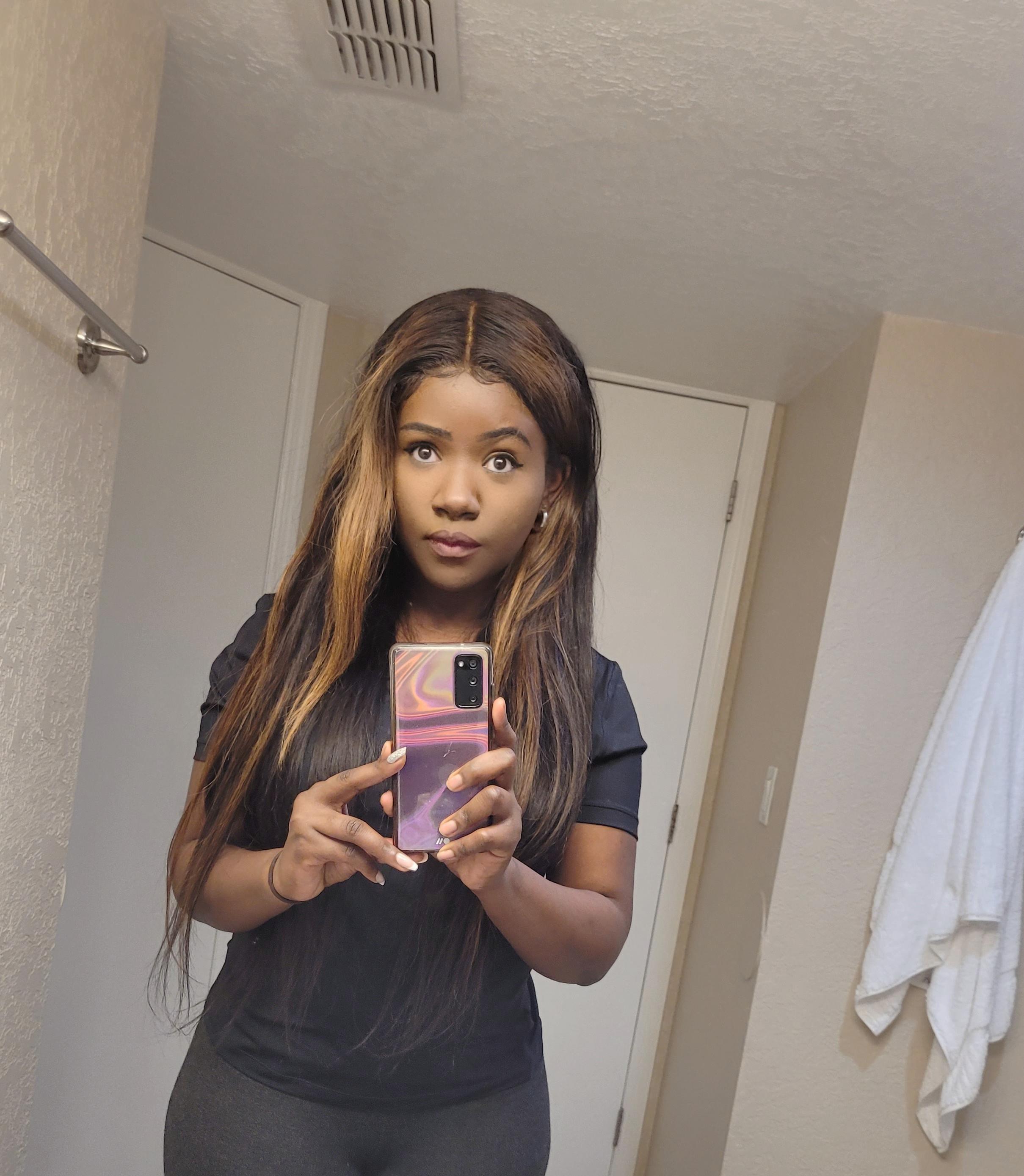 24F - sleeping over at my besties house. 😴 | Scrolller