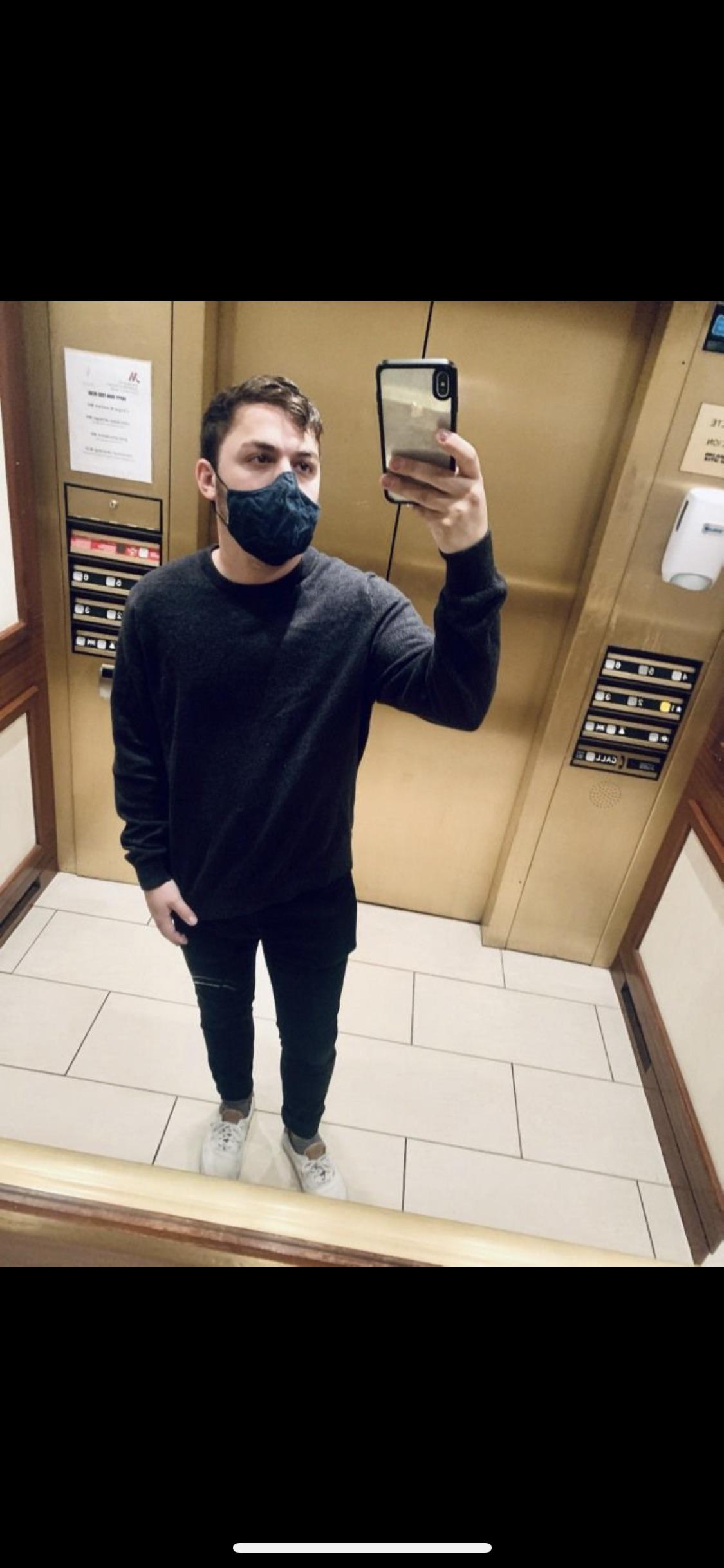 24m Hotel elevator selfie | Scrolller