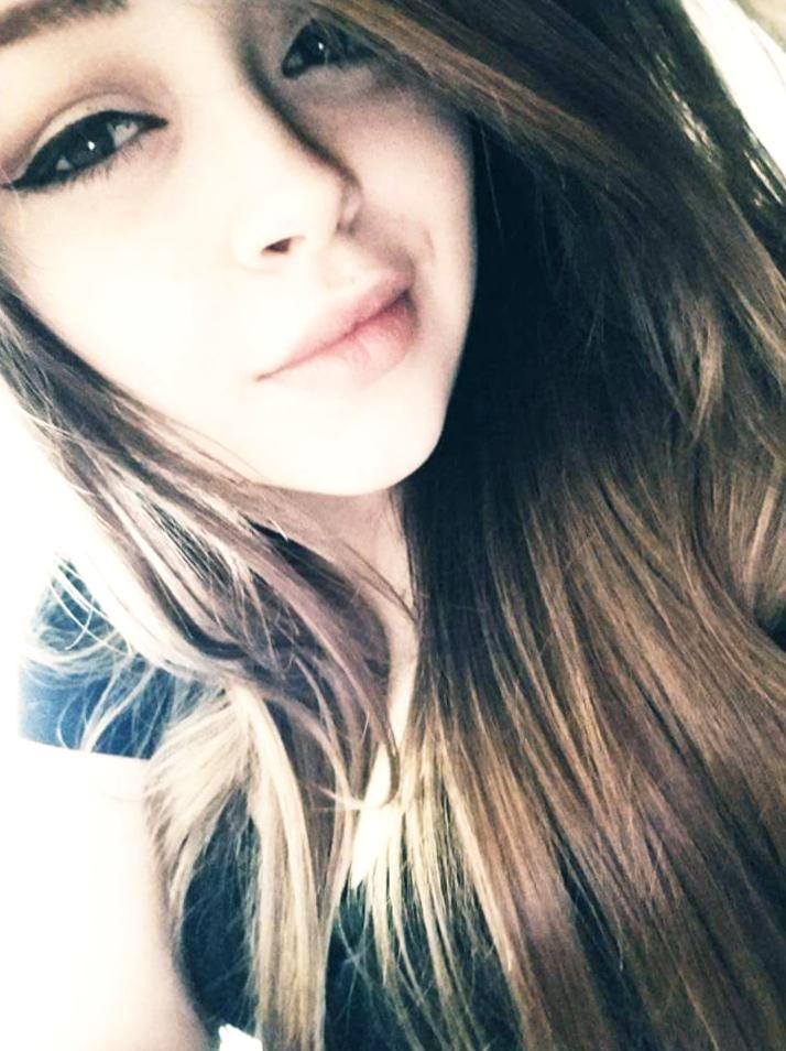 25, mommy of 2. What can I say? I have a fuckable face 😏 | Scrolller