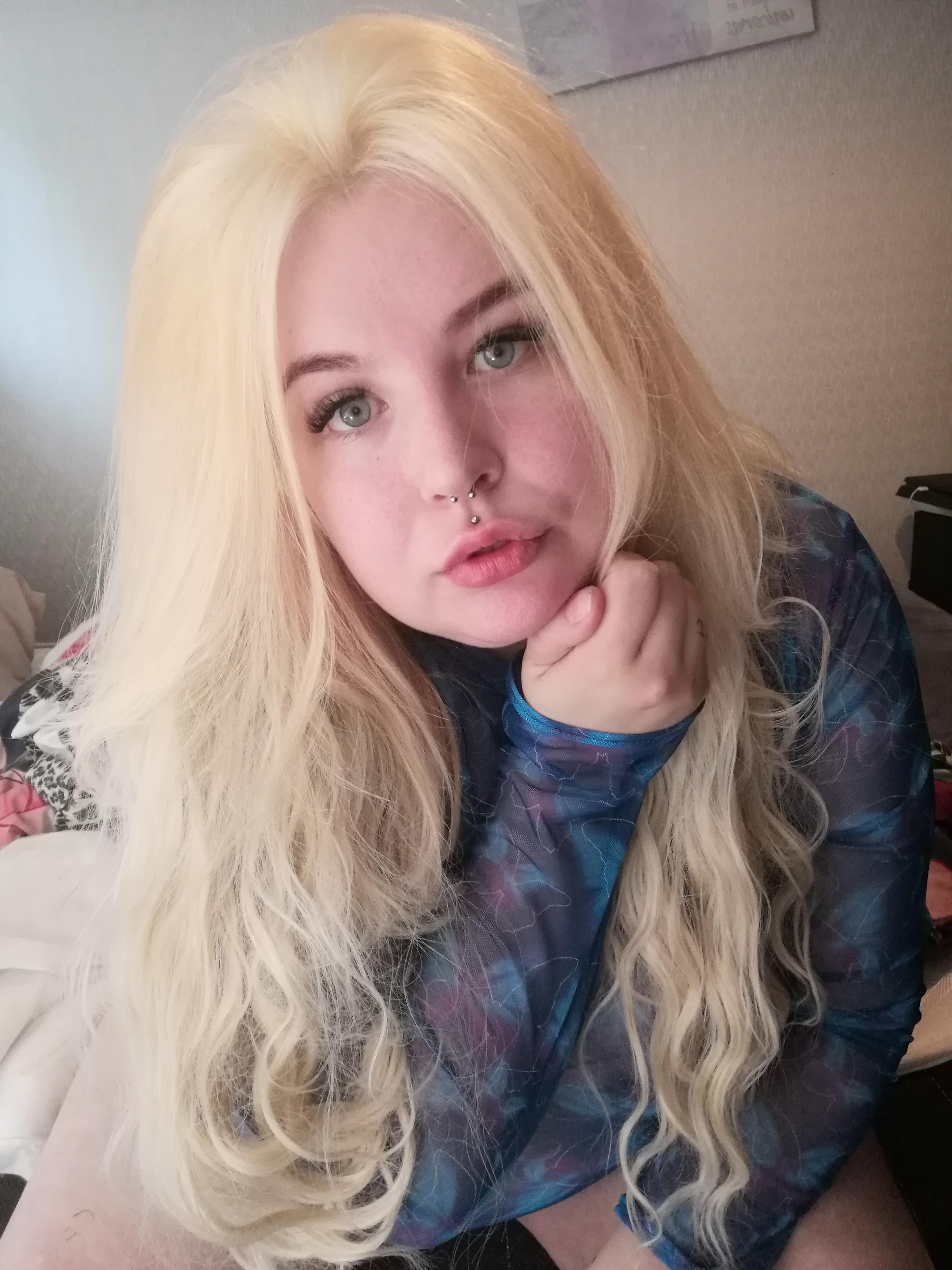 Chubby British bimbo, hey there | Scrolller
