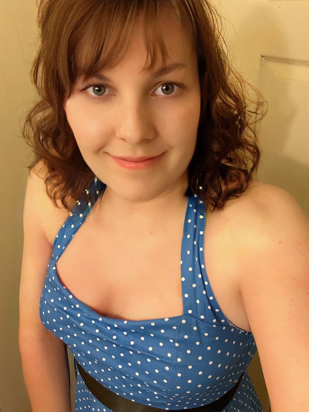 25F Loving my new dress | Scrolller