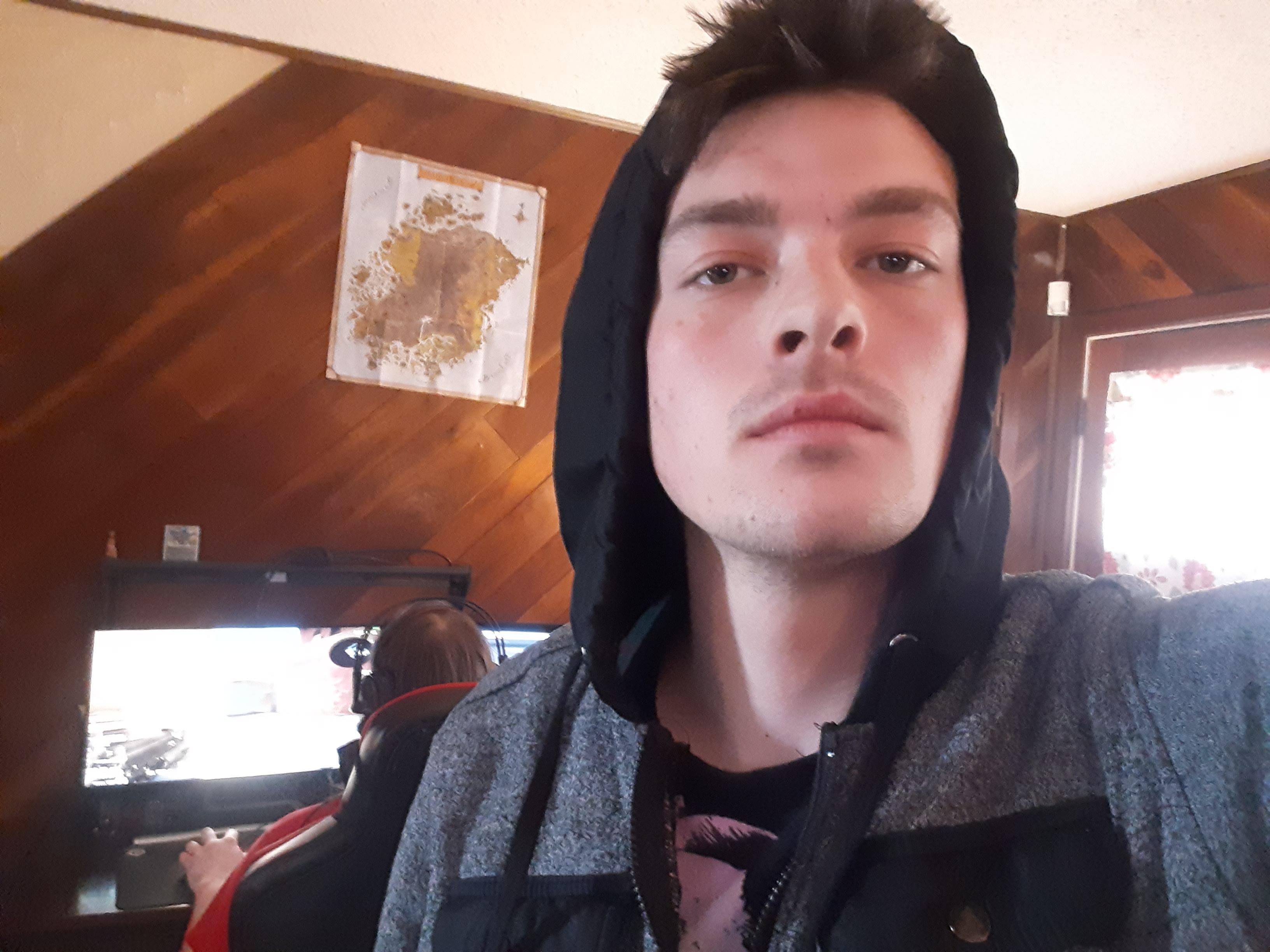 25M whose really getting the gamer girls here? | Scrolller