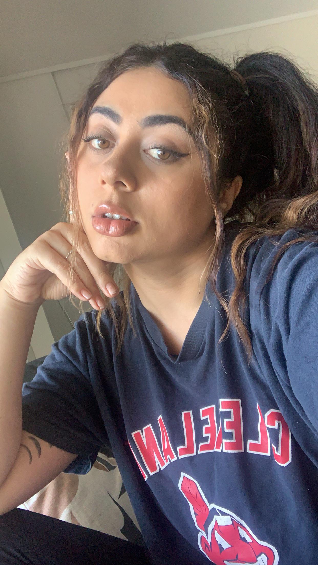 (27 F) back in lockdown and not a lot to dooooo 🐷🤠 | Scrolller