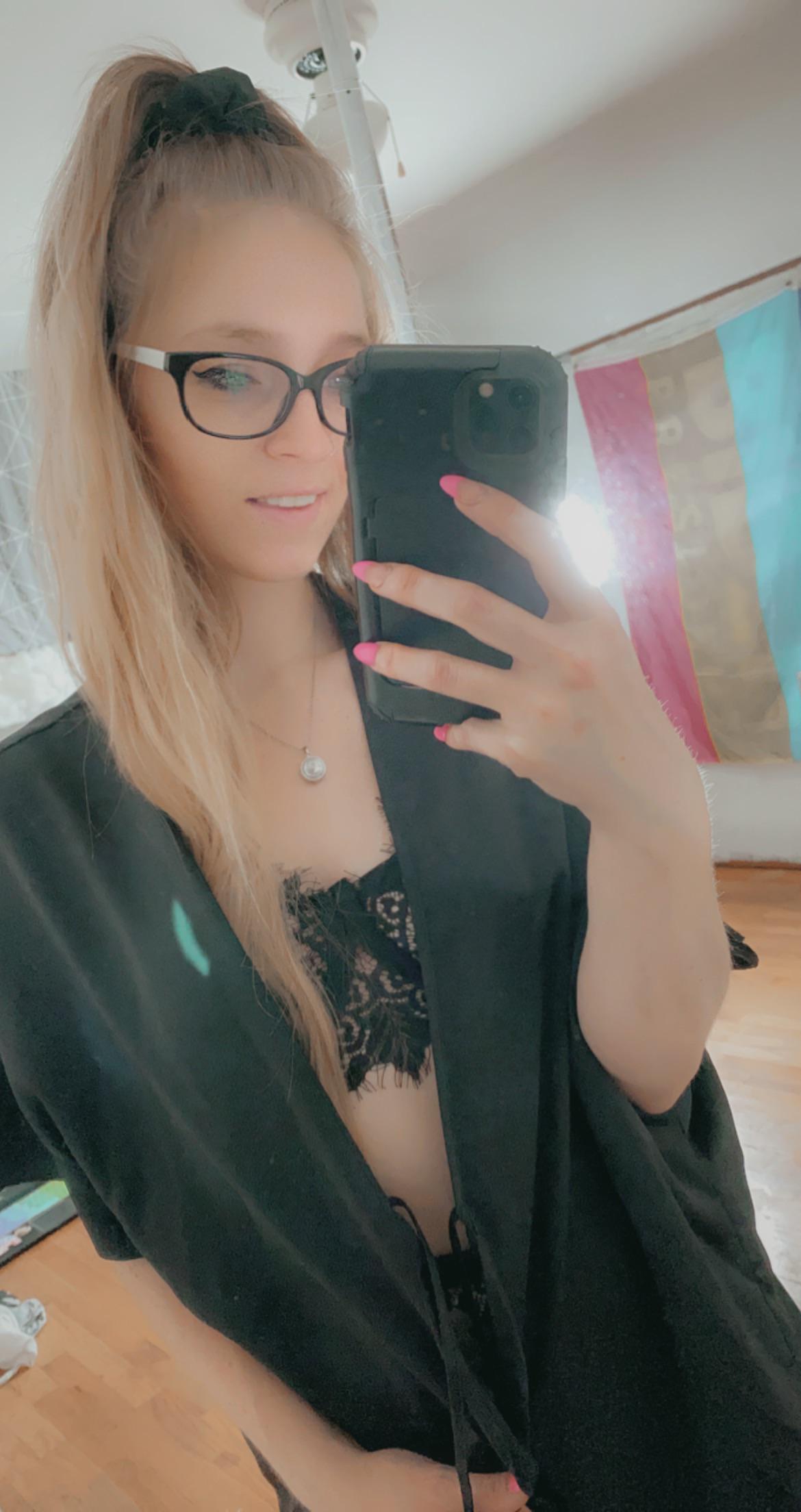 { 27F } do you want to watch me dance ? | Scrolller