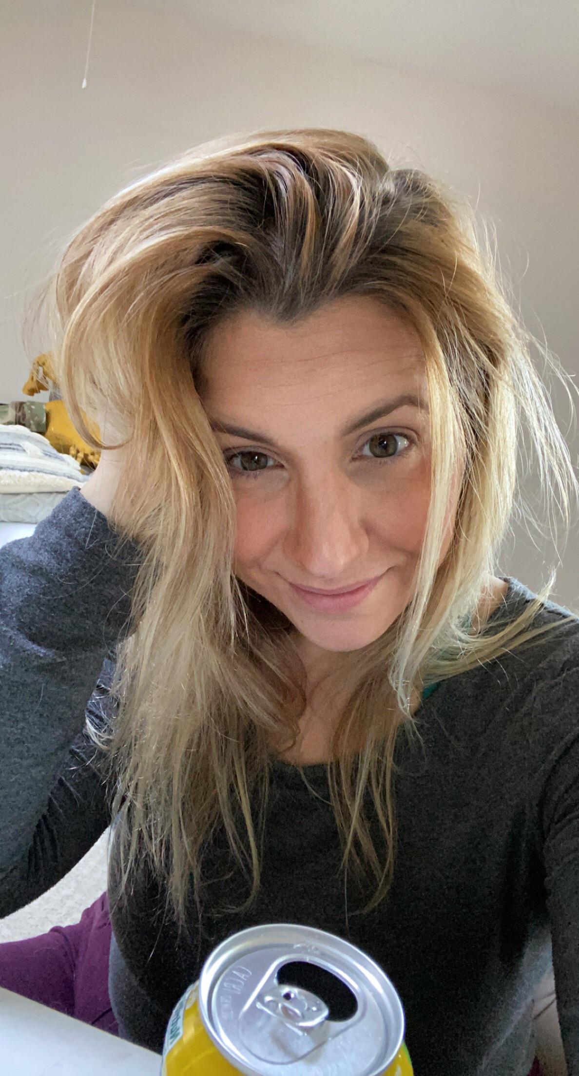 28F Chilling after work | Scrolller