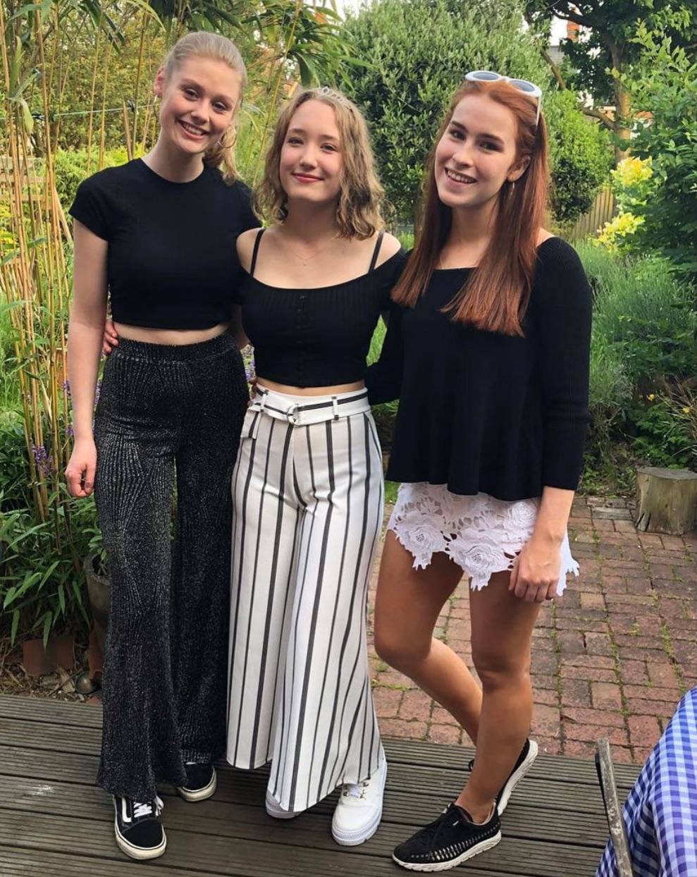 [3] garden party | Scrolller