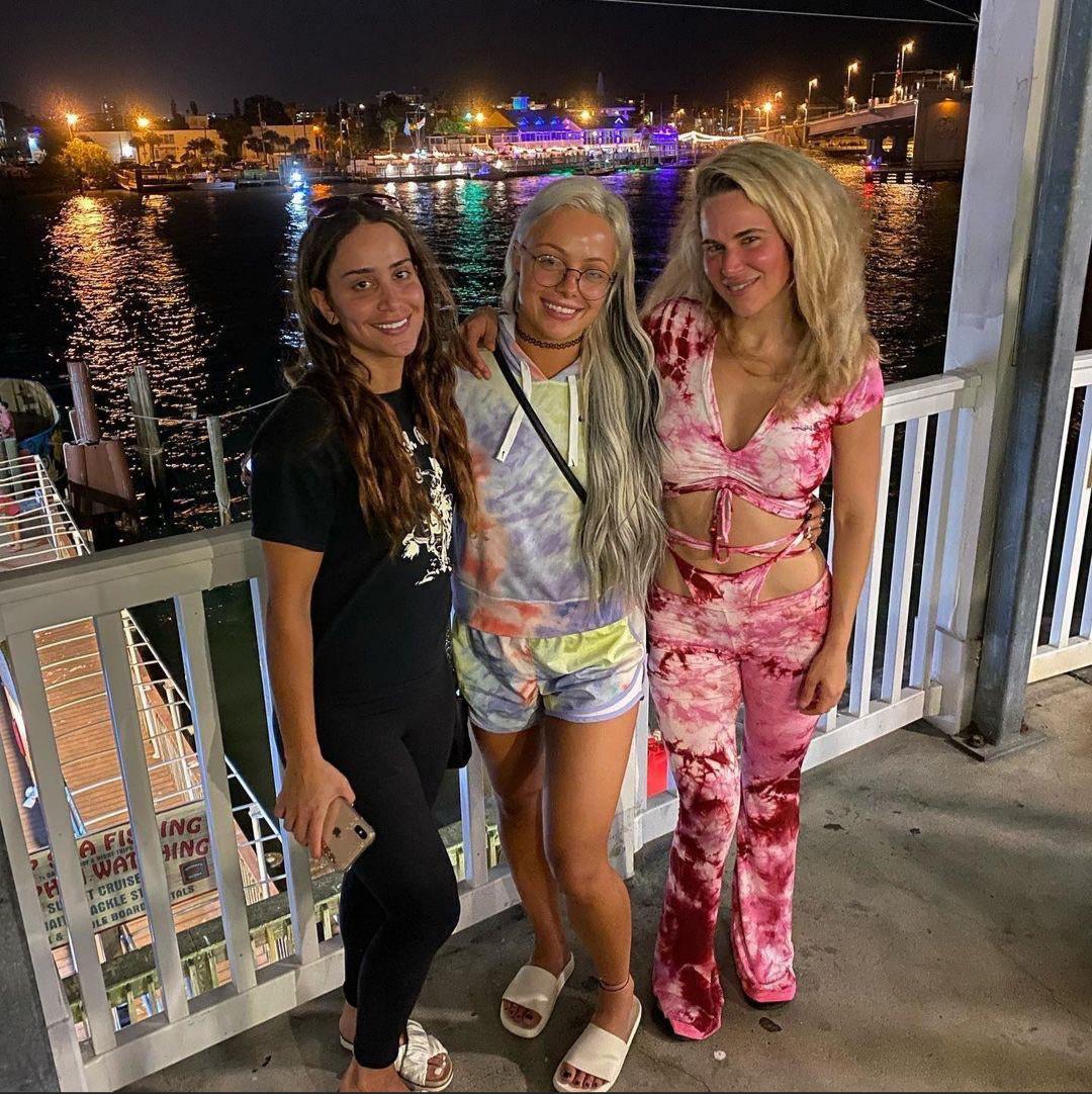 3 hotties | Scrolller