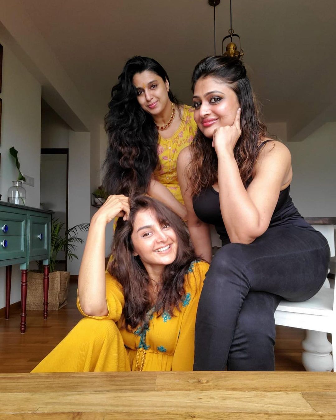 [3] Milfs | Scrolller