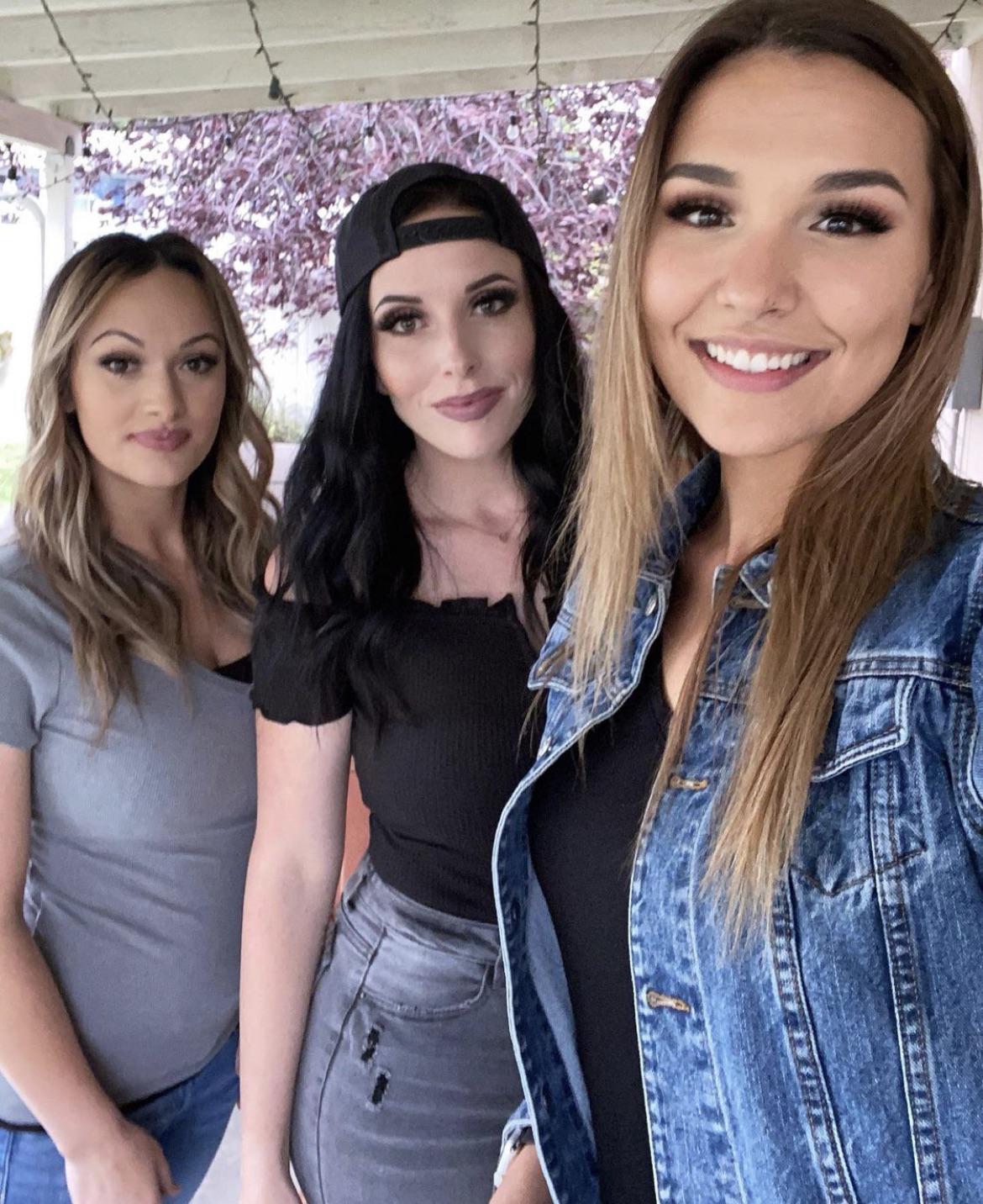 [3] What a trio of hotties. | Scrolller