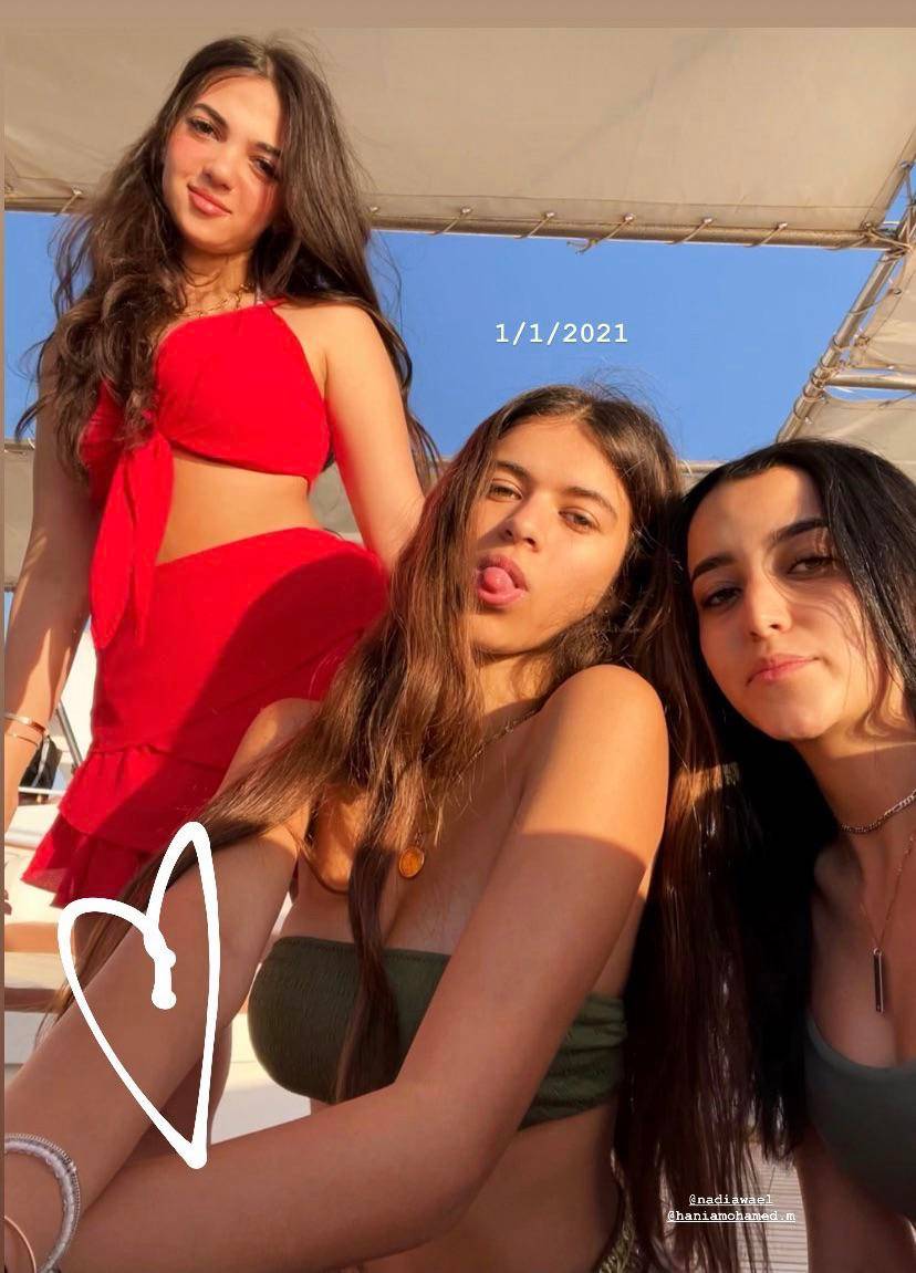 [3] Which one would you pick | Scrolller