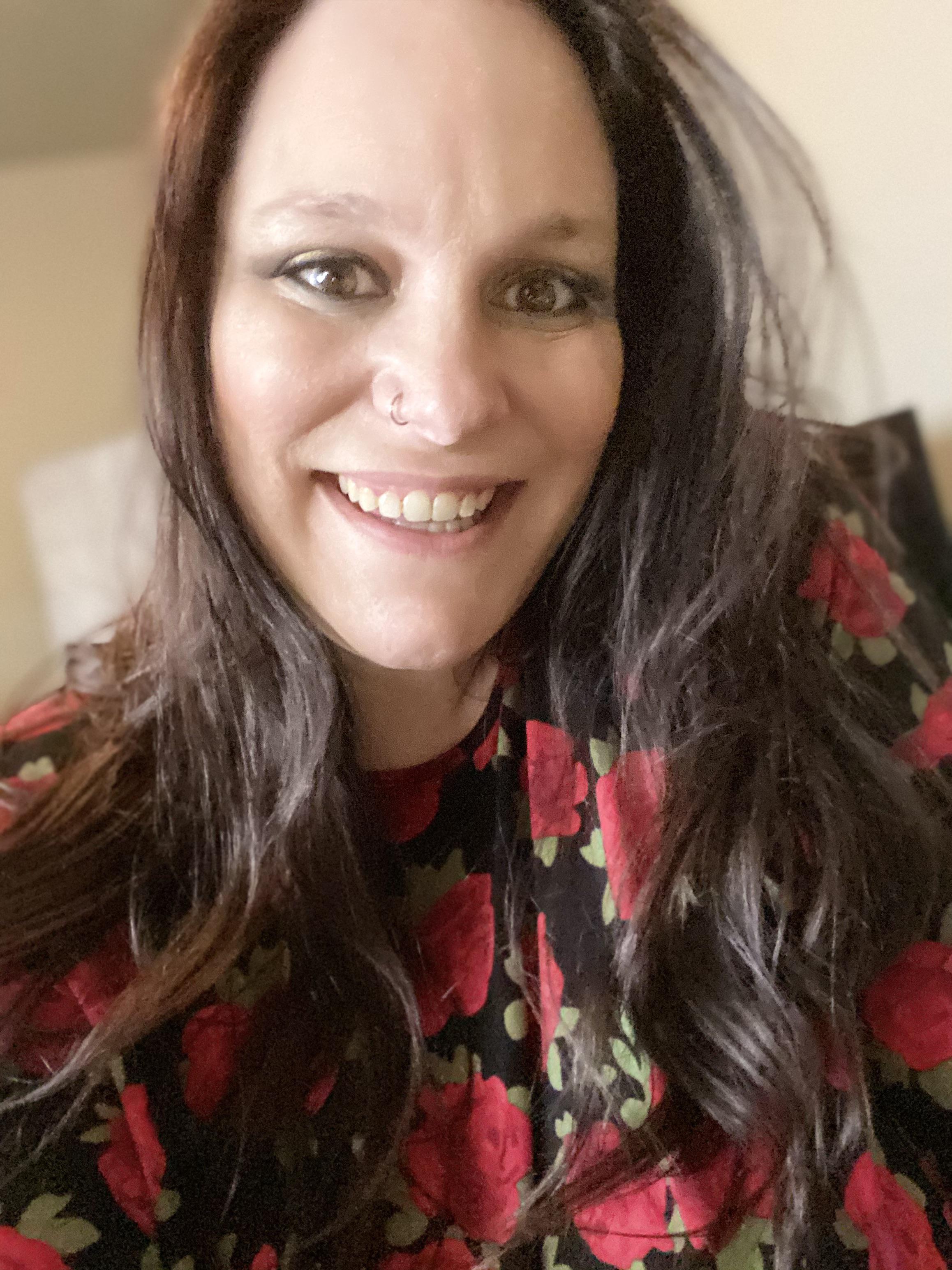 (34 F) I hope my smile is contagious. | Scrolller