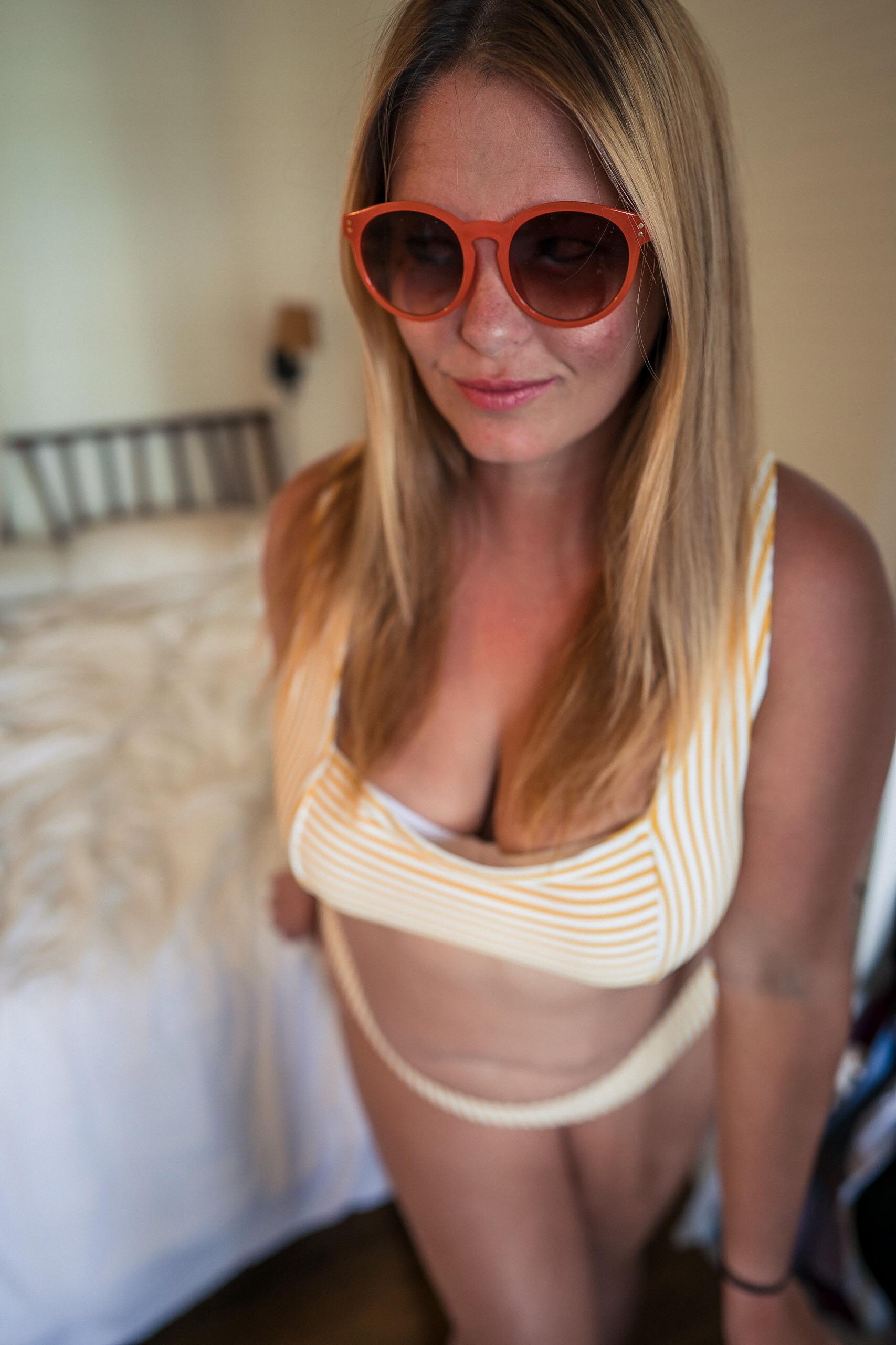 Mom bod in a two piece | Scrolller