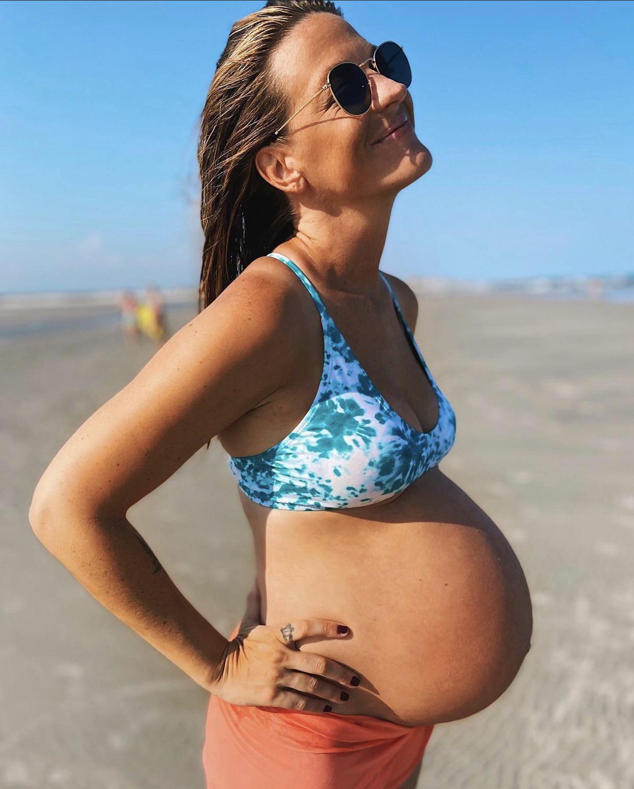 38 week beach bump pic for you all to 🍆💦 to | Scrolller