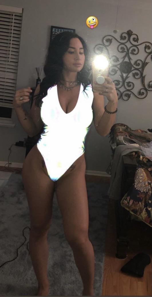 3M Molly | Scrolller